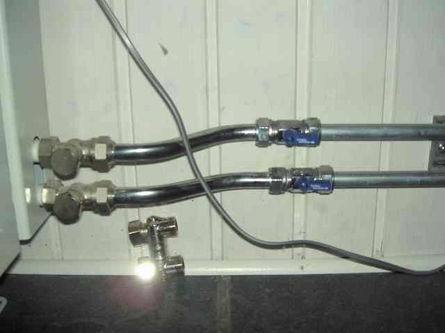 Koppla om anslutning till radiator | Byggahus.se