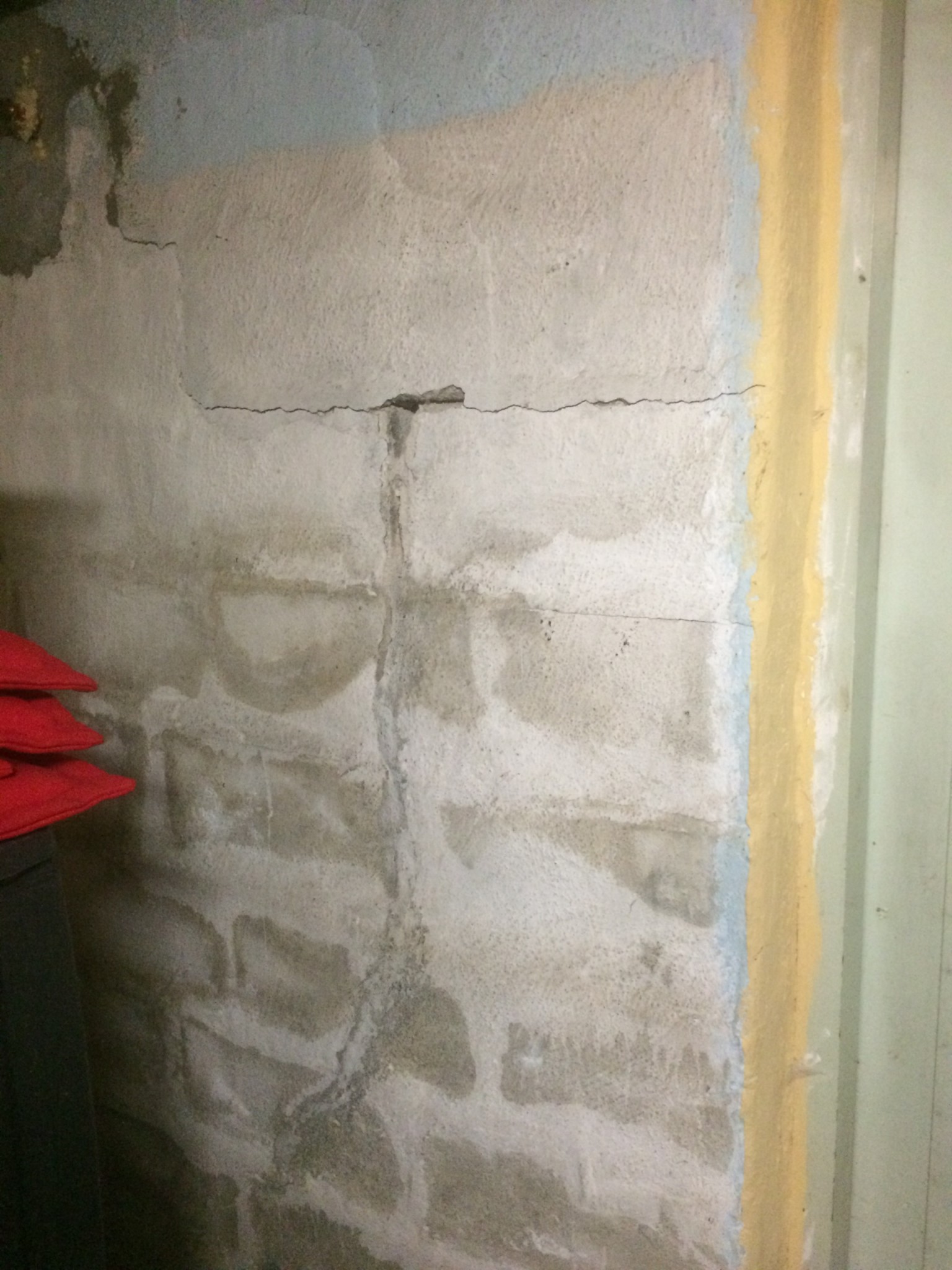 Spricka i källarvägg | Byggahus.se
