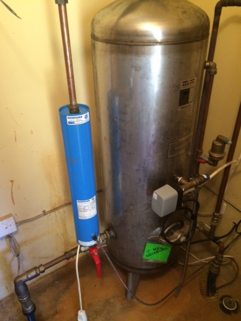 Hjälp - vad har grejerna i mitt "vattenrum" för funktion? | Byggahus.se