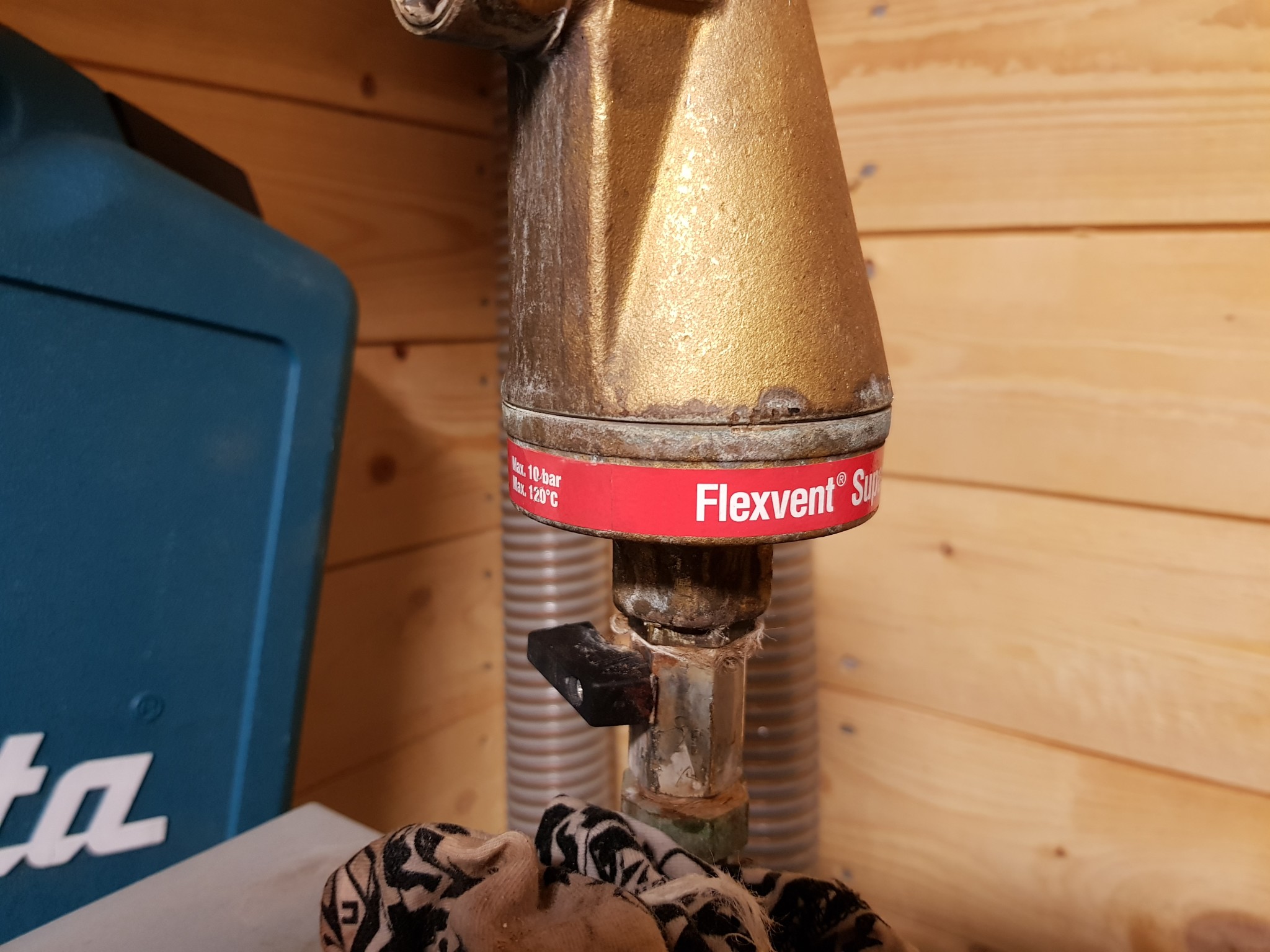 Avluftningsventil läker vatten. | Byggahus.se