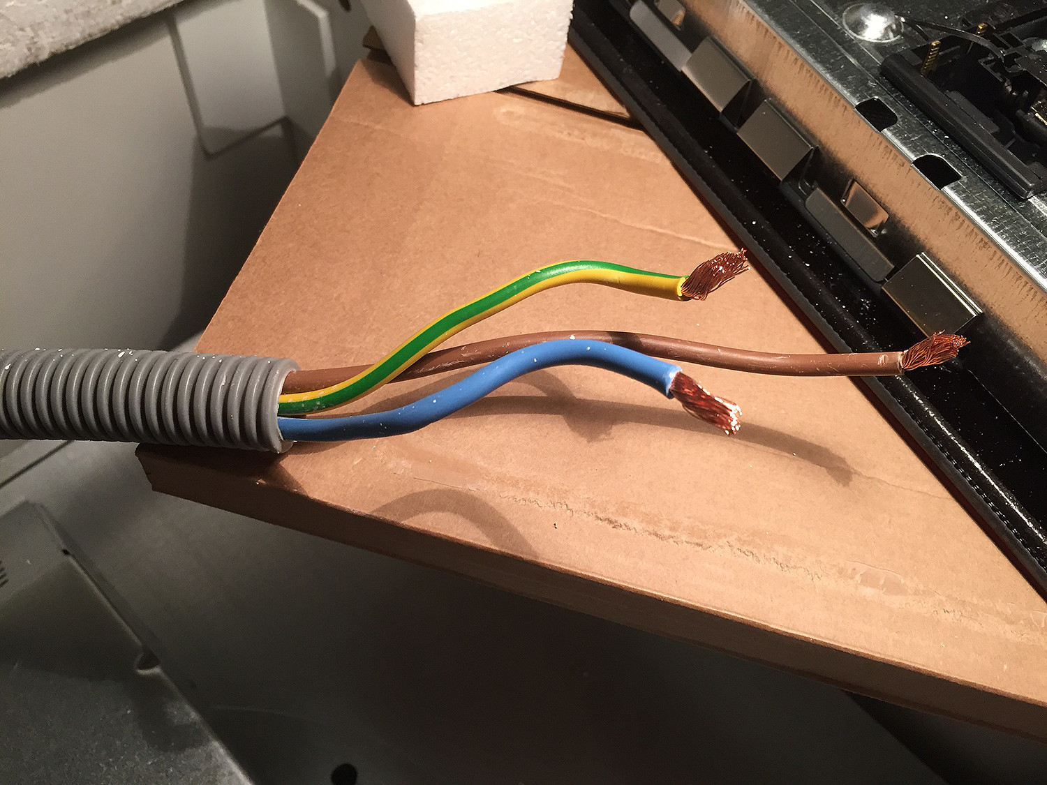 Koppla in spis, 230 volt, en-fas | Byggahus.se