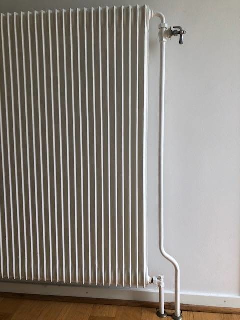 Läckande (vatten) radiator 50-tal | Byggahus.se
