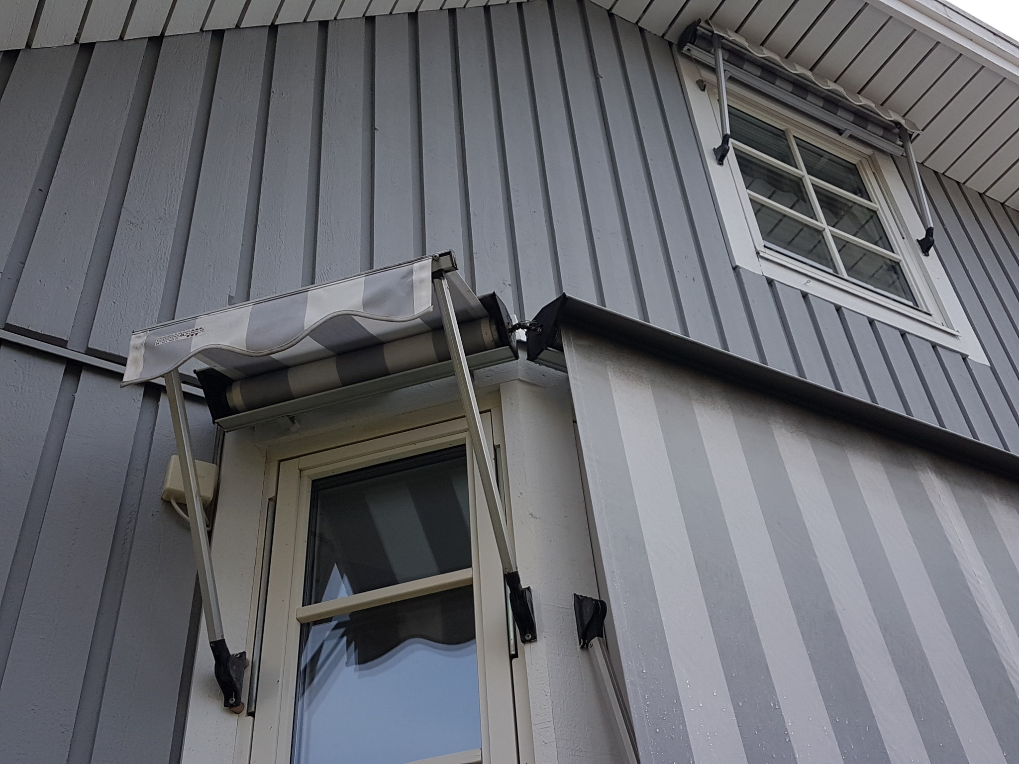 Vajer/kardan mellan två markiser | Byggahus.se