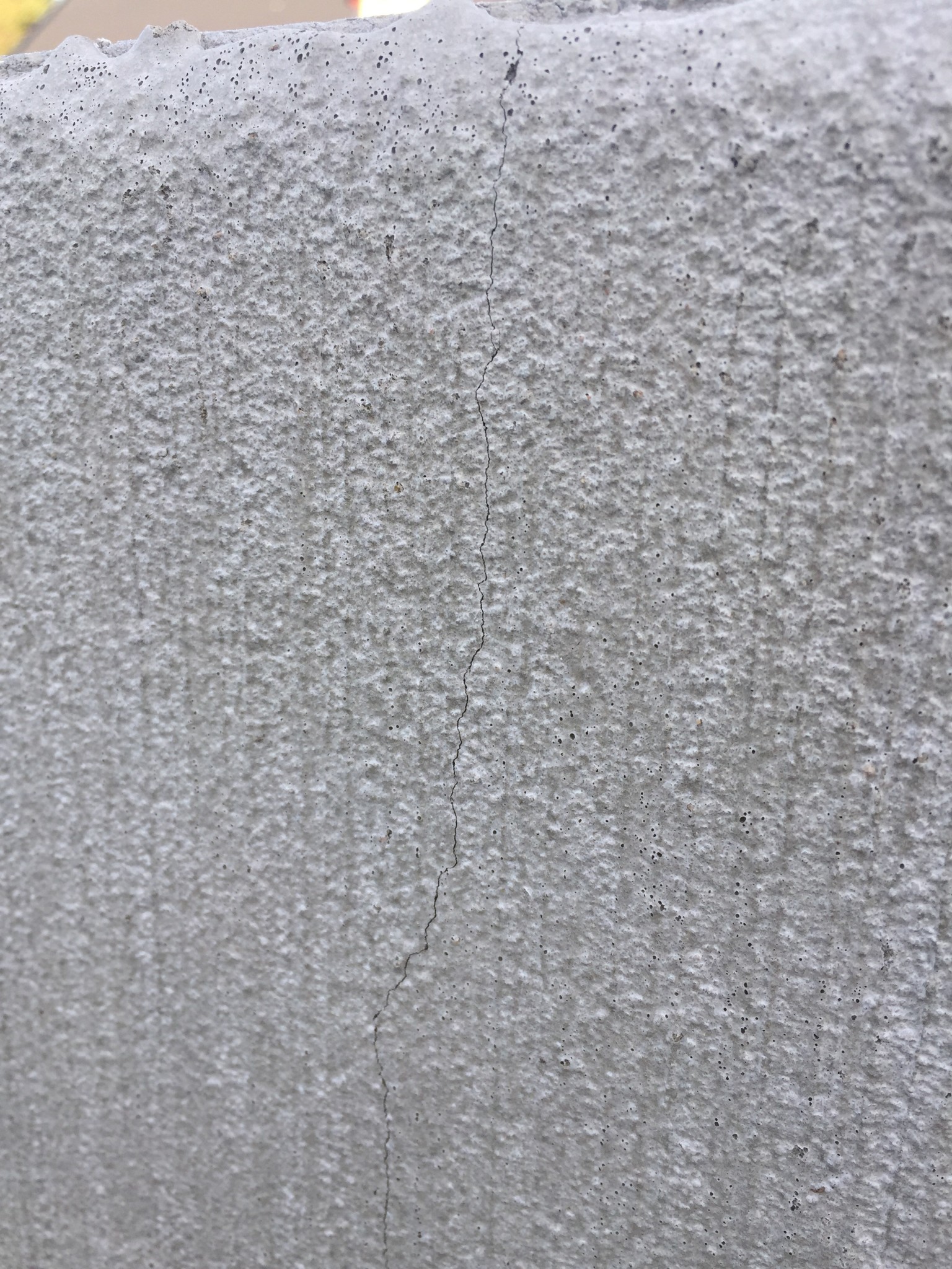 Sprickor på nya kantelement, normalt? | Byggahus.se