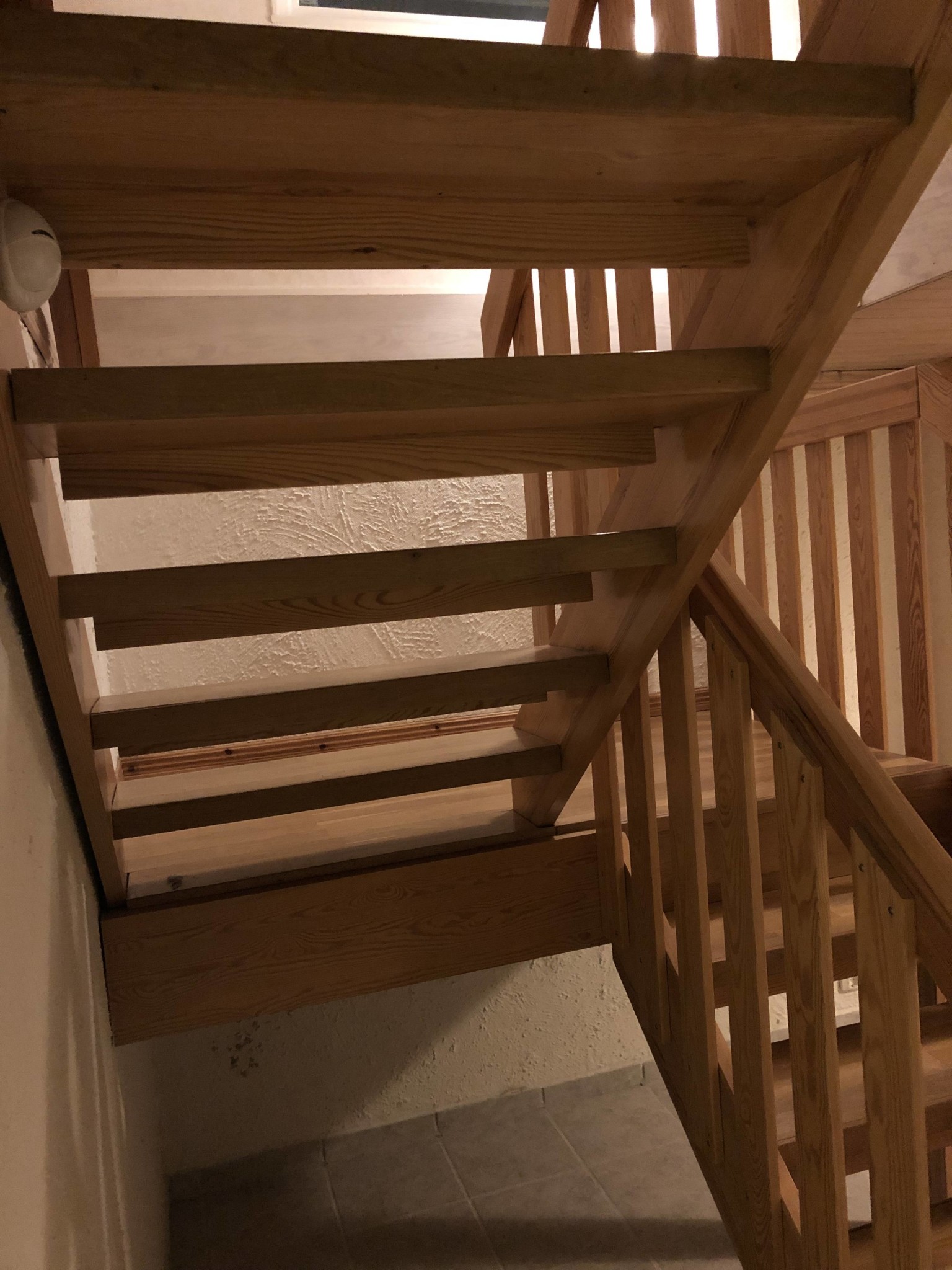 Hur är min trappa förankrad? Bilder | Byggahus.se