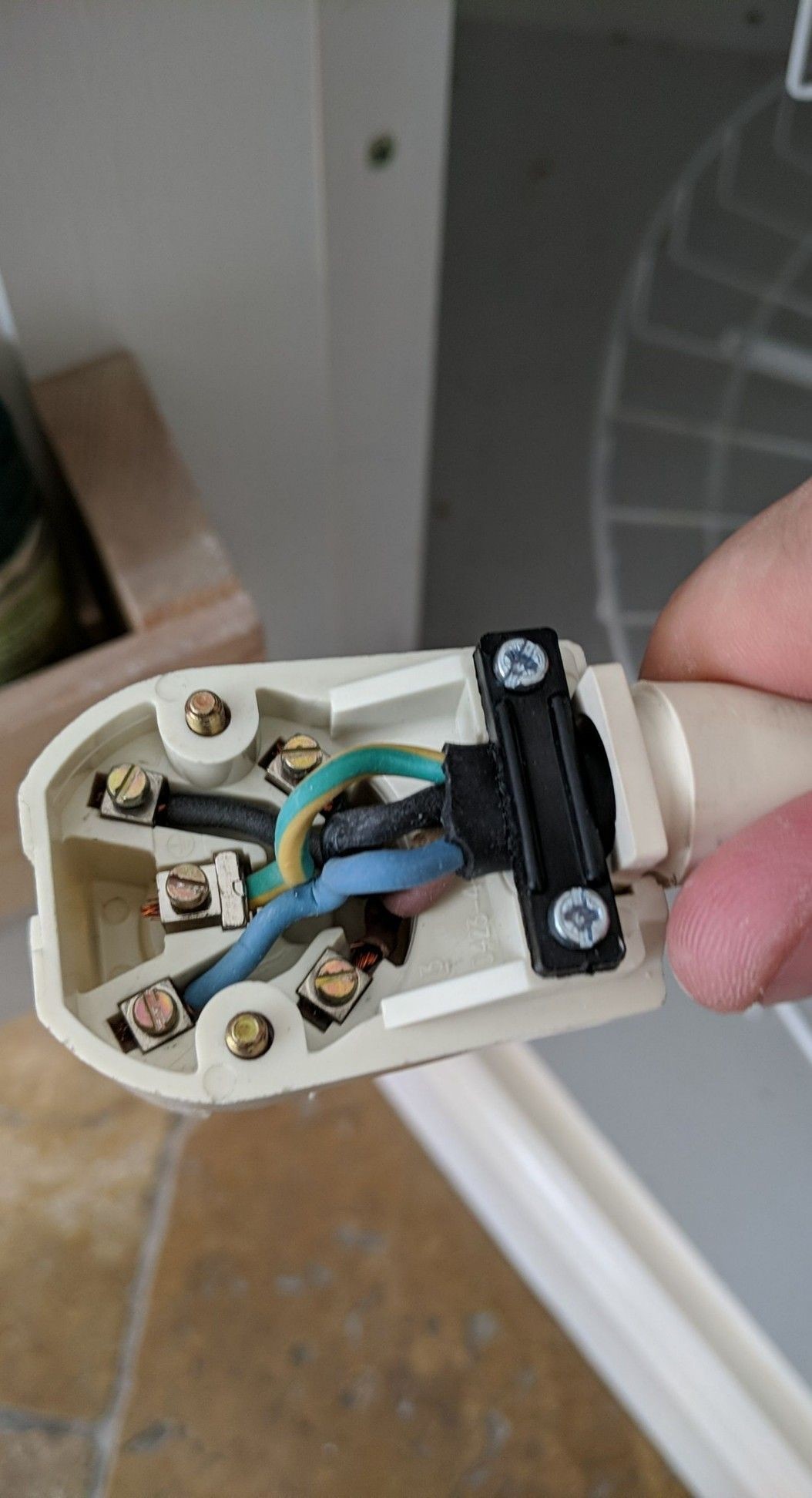AED induktionshäll - installation av stickkontakt | Byggahus.se