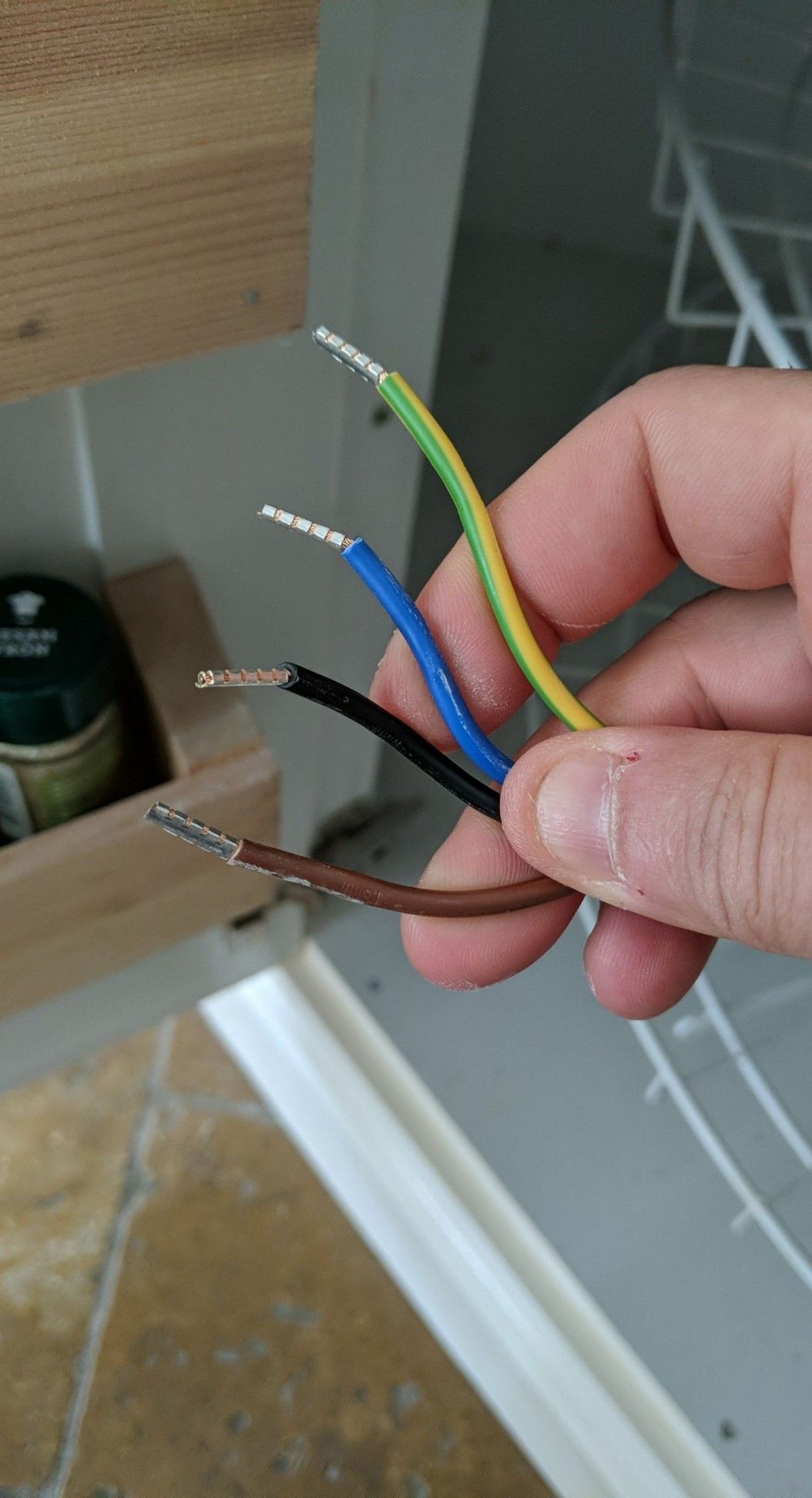 AED induktionshäll - installation av stickkontakt | Byggahus.se