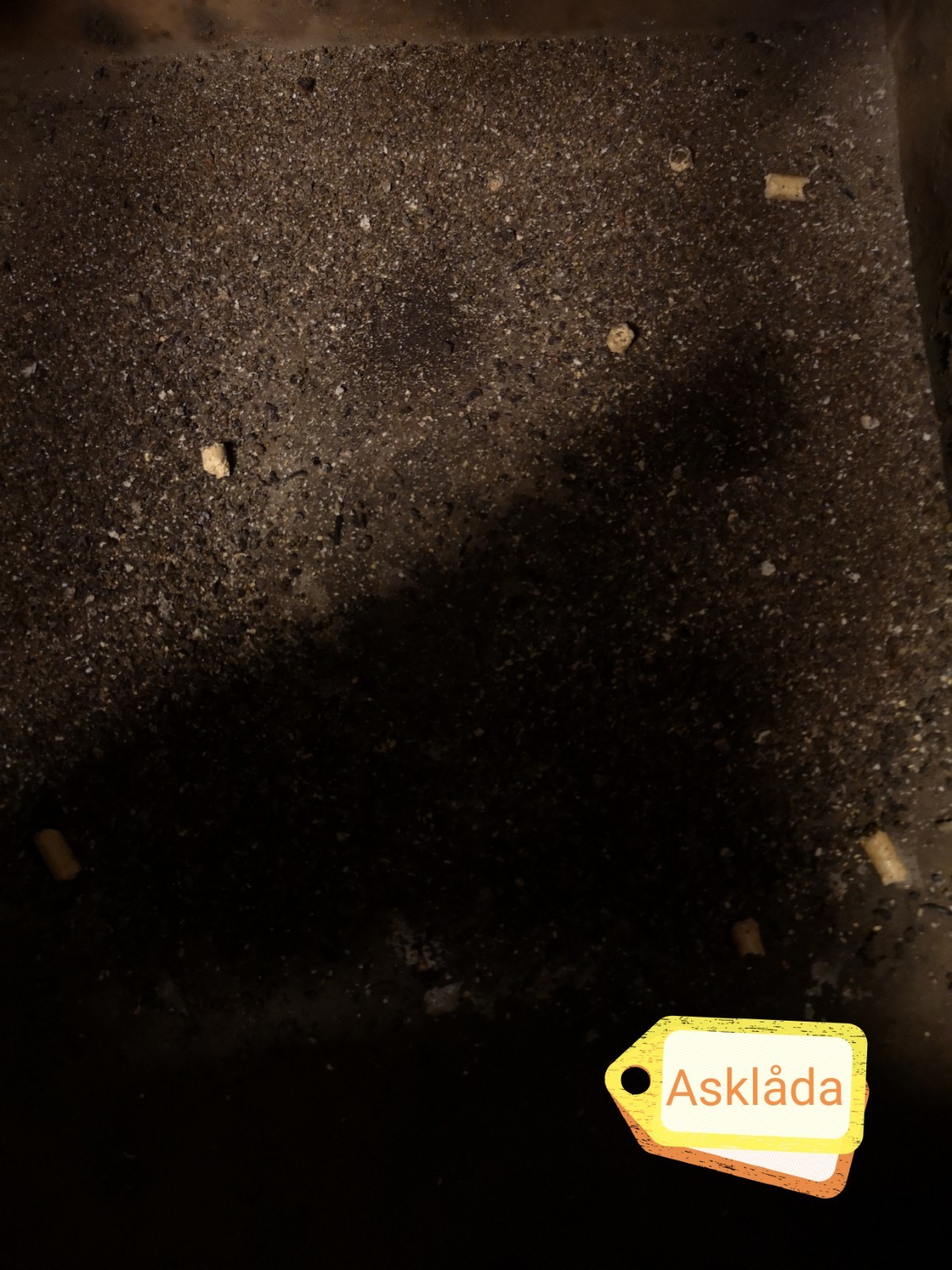 Sur, bränd rök under glödhållning Biomatic 20+ | Byggahus.se