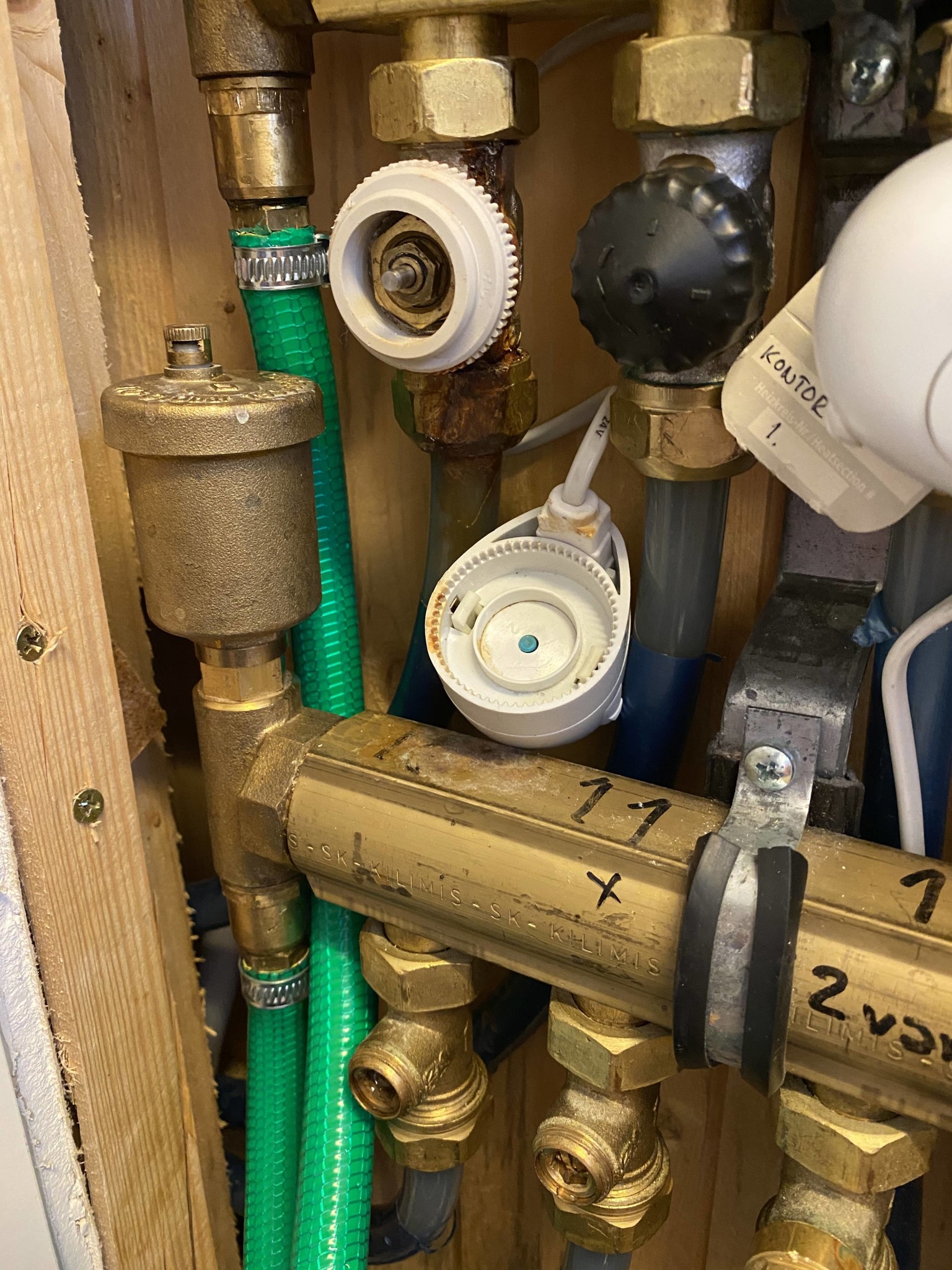 Hjälp att avlufta två slingor i detta golvvattenvärmesystem | Sida 2 ...