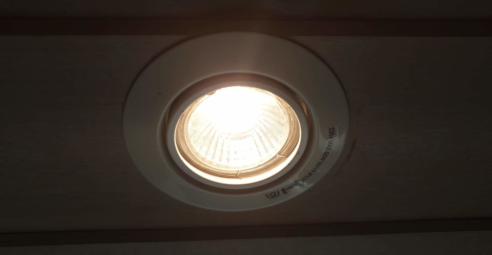 Fel ip-klass på spottar i badrum(?) samt tveksam installation av ...