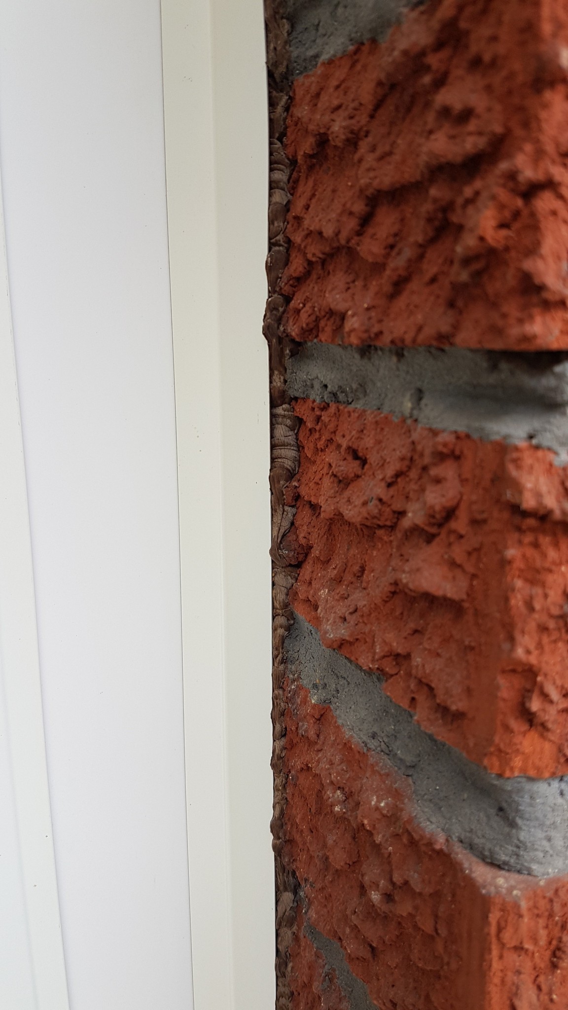 Glapp mellan skjutdörrar och väggen | Byggahus.se