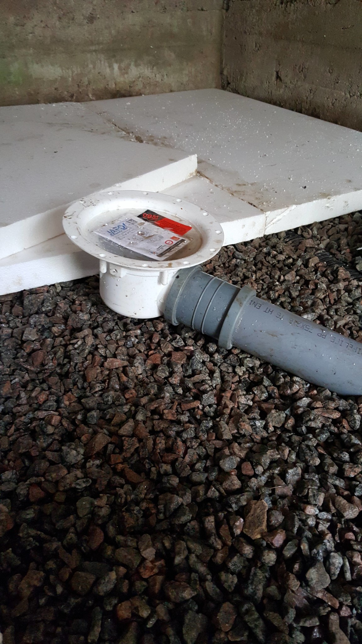 Avloppsbrunnen lutar. | Byggahus.se
