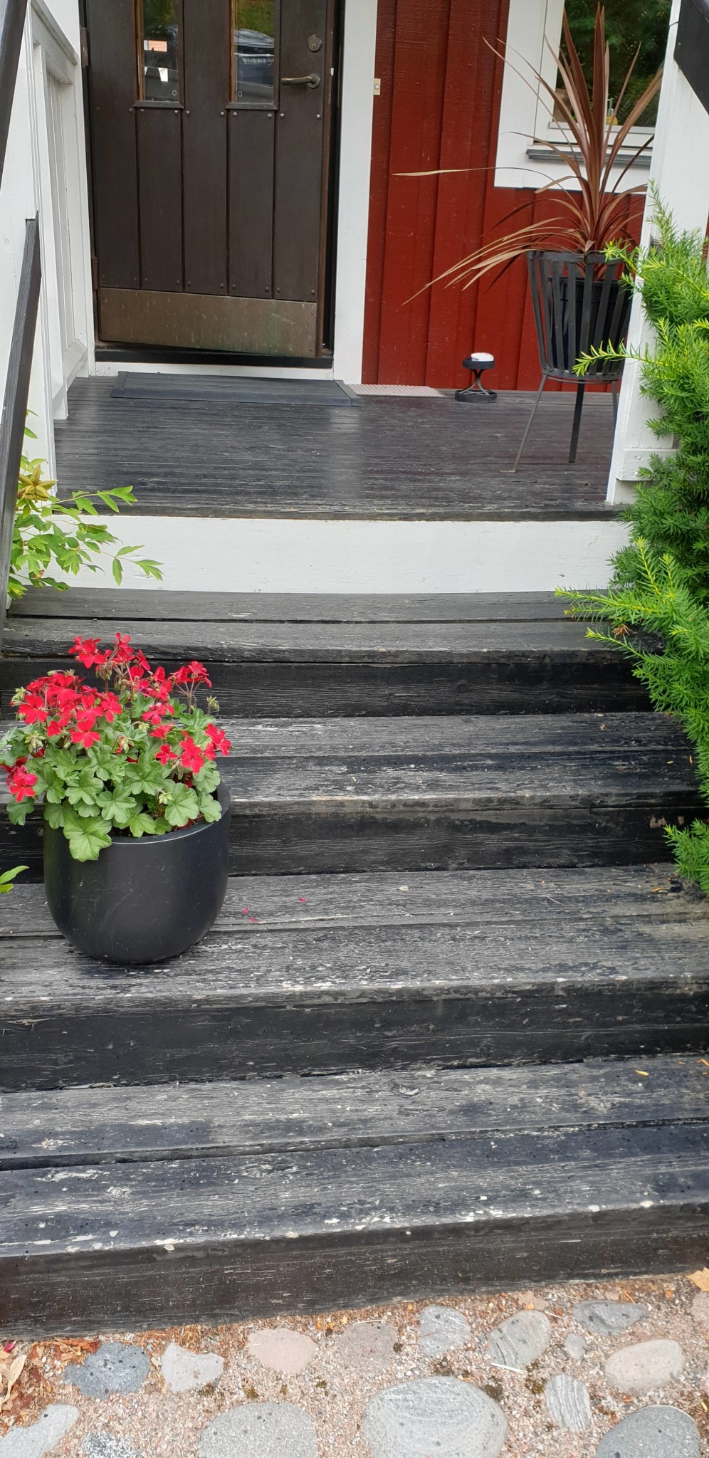 Trall eller komposit på trappa utomhus | Byggahus.se