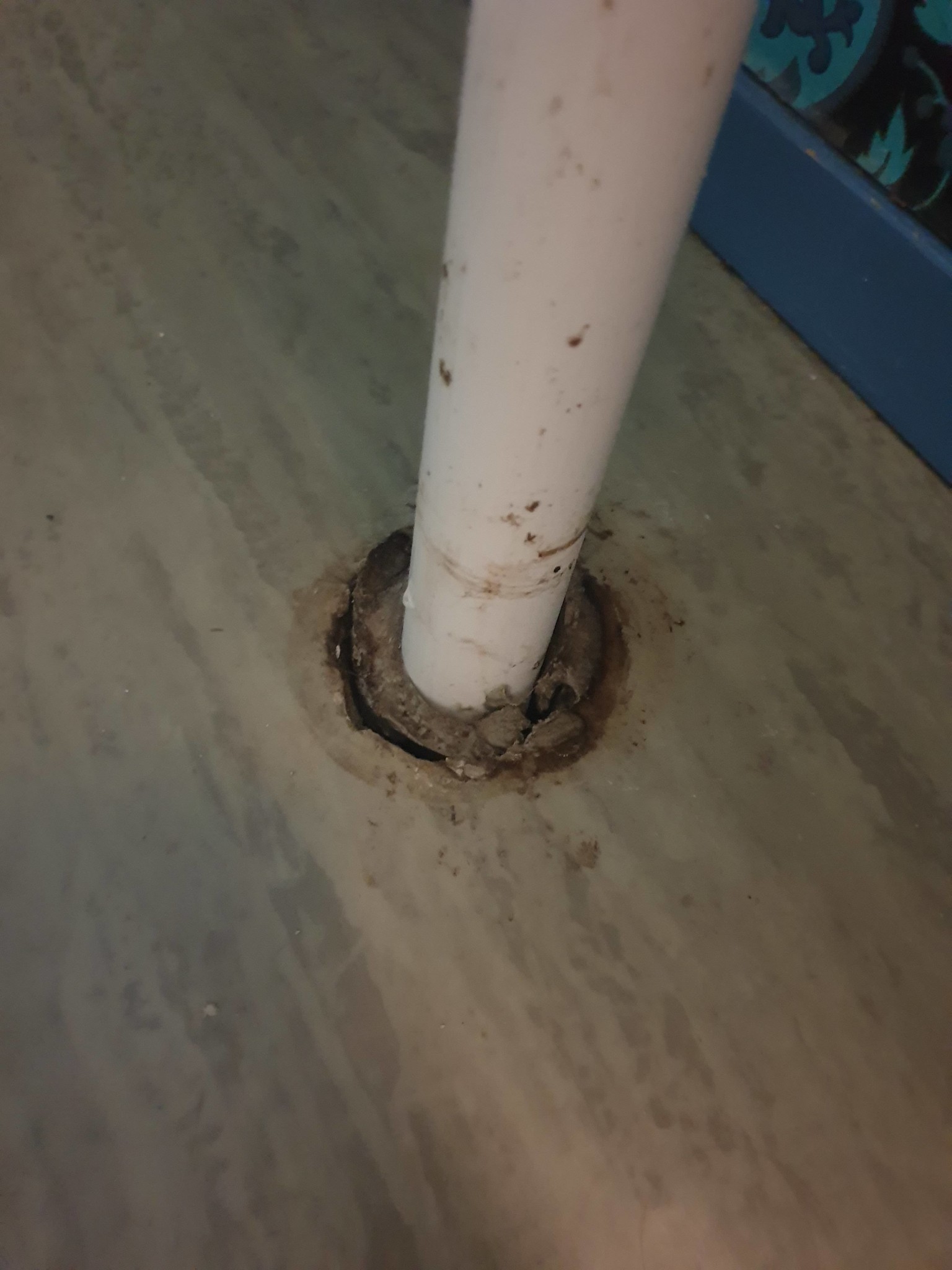 Fixa slarvig avloppskoppling till handfat | Byggahus.se