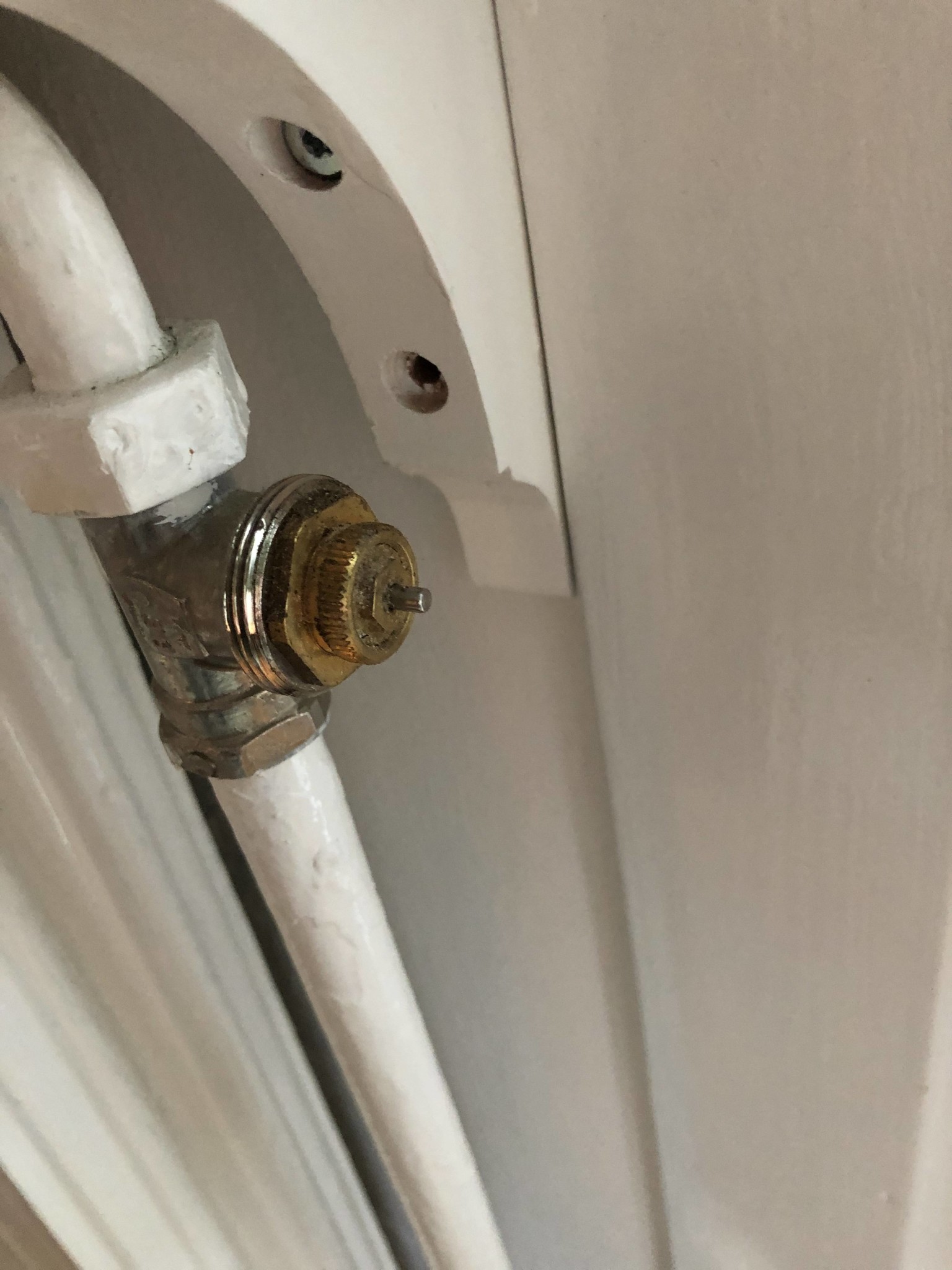 Piggen på elementet fjädrar ej | Byggahus.se