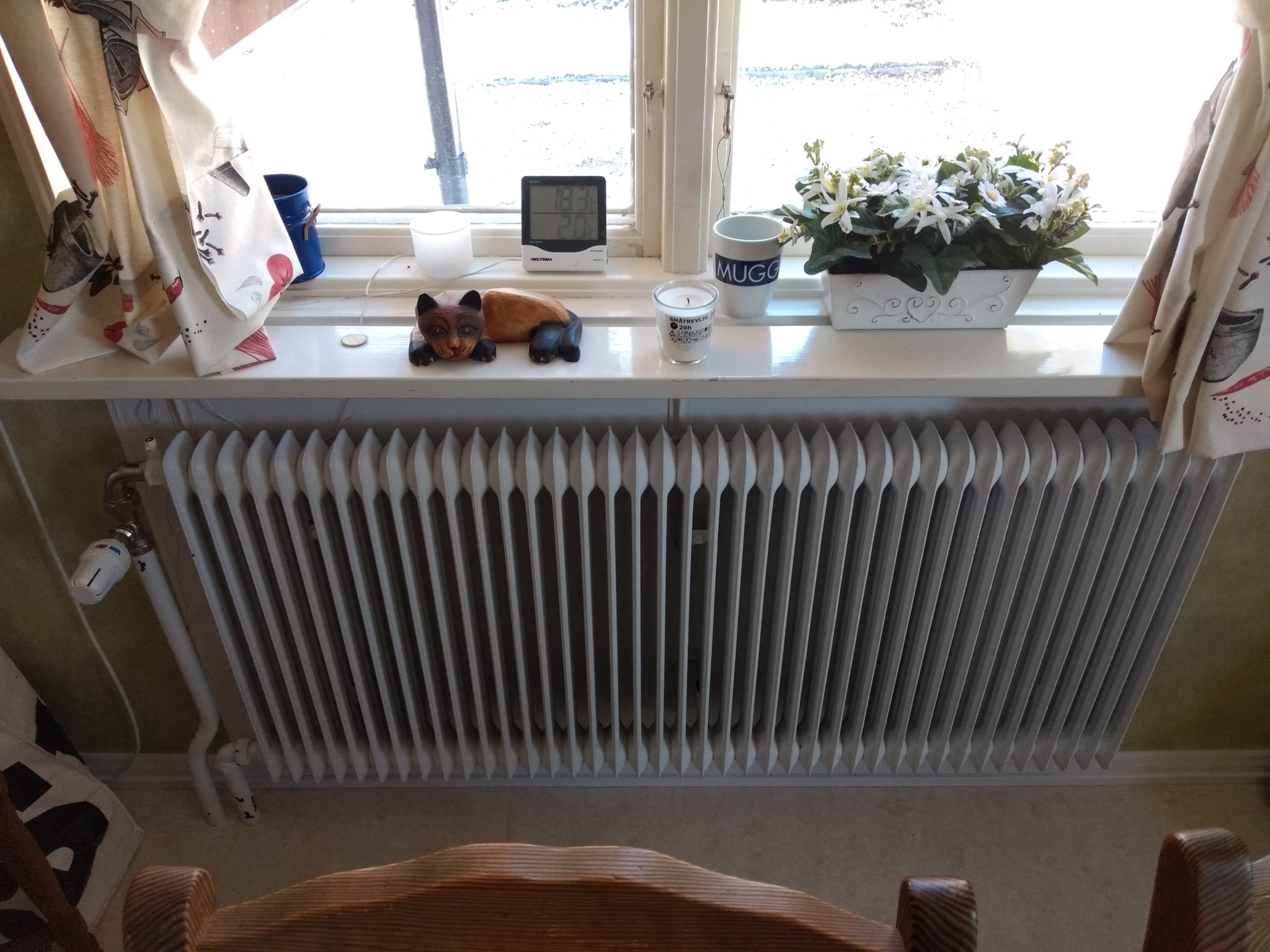 Två kalla och i bästa fall ljumna radiatorer. | Byggahus.se