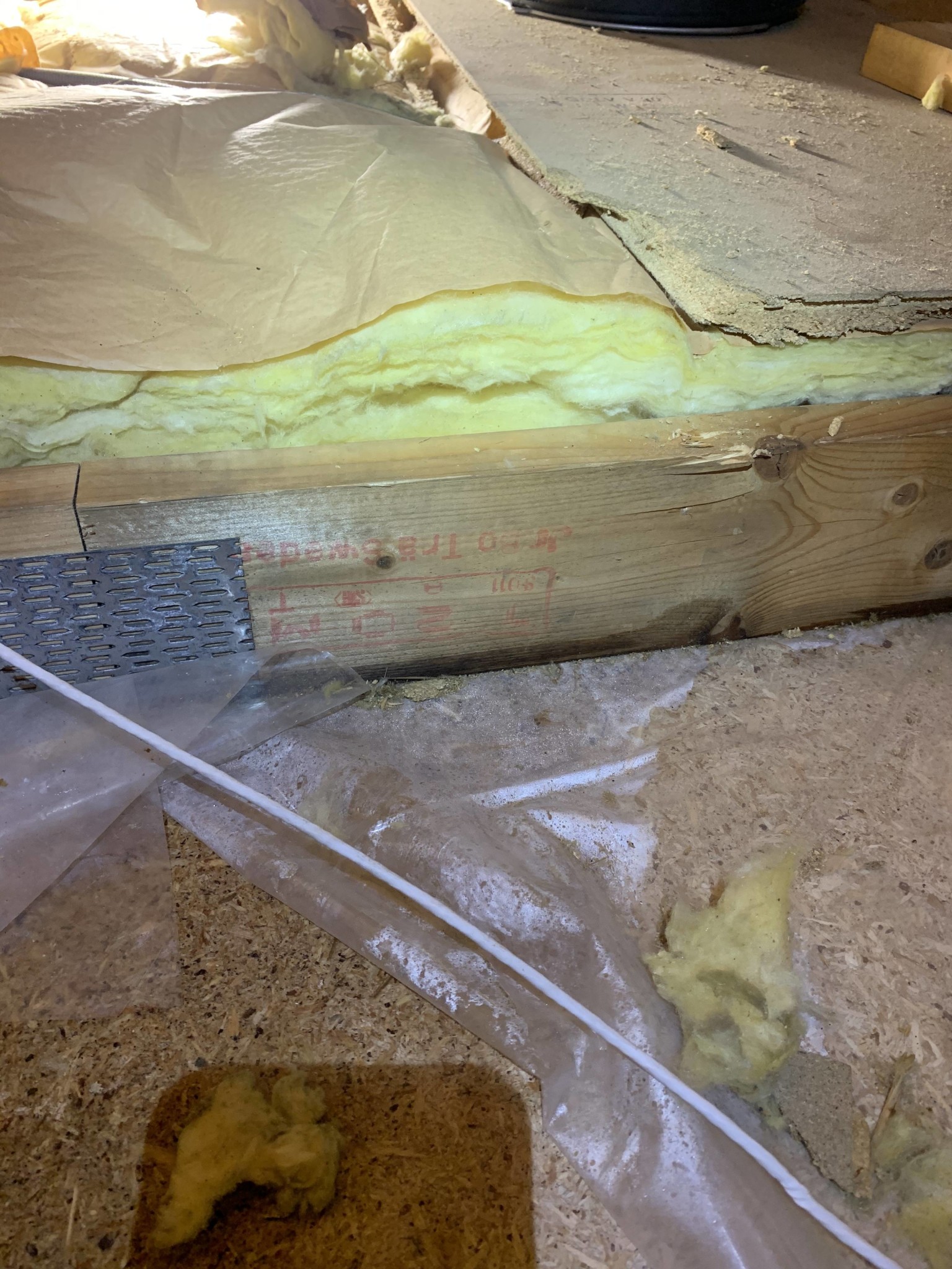 Kondens mellan ångspärr och spånskiva i tak - Kallvind | Byggahus.se