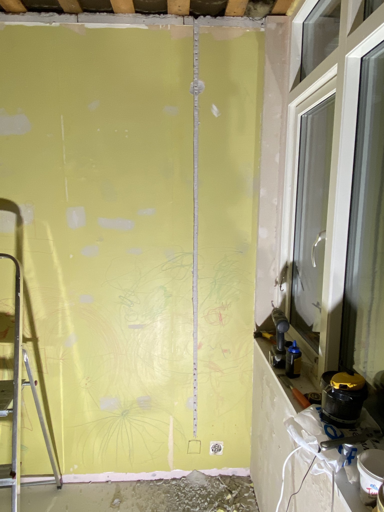 Spackla igen efter spår för 20mm VP-rör | Byggahus.se