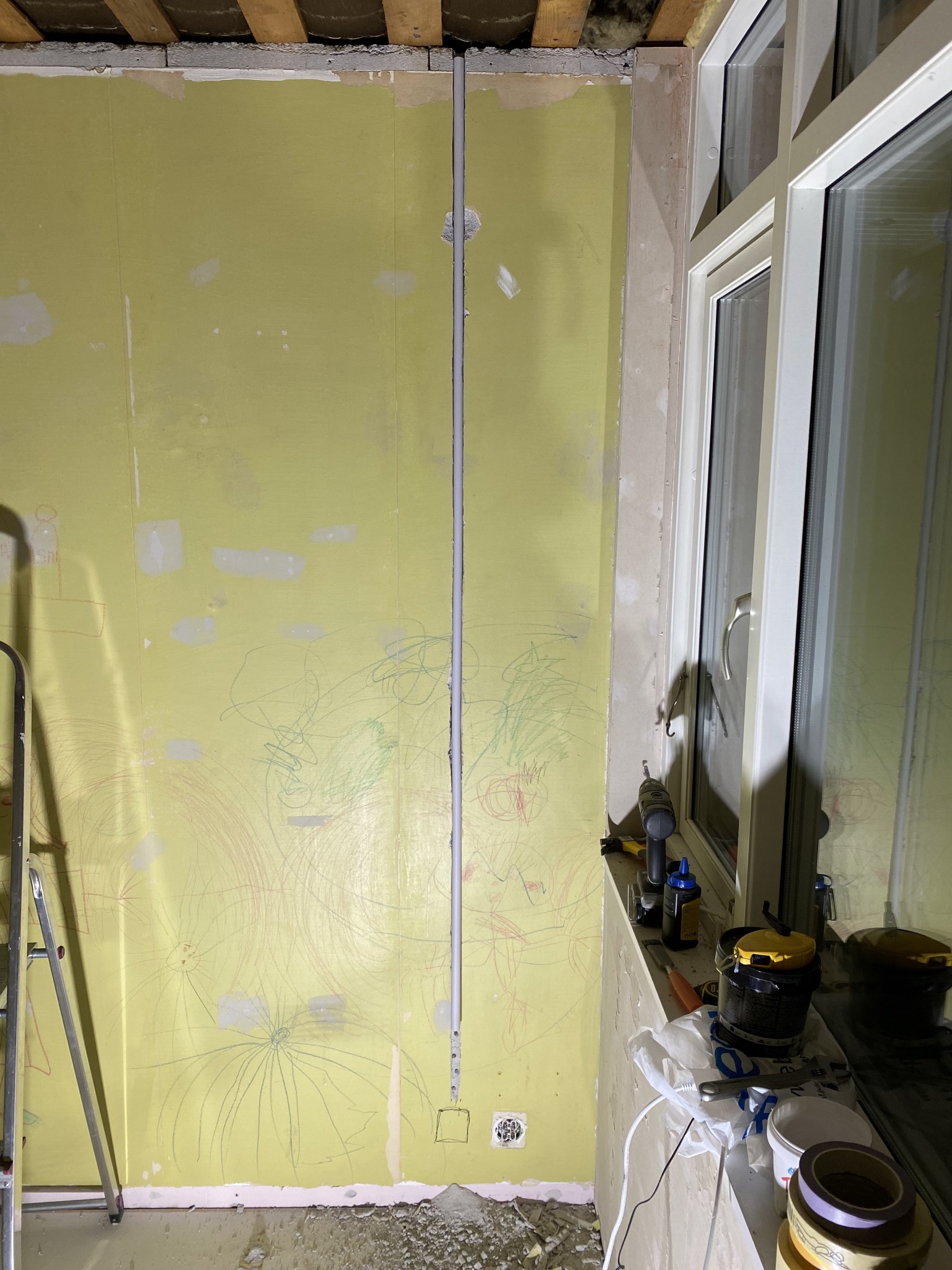 Spackla igen efter spår för 20mm VP-rör | Byggahus.se