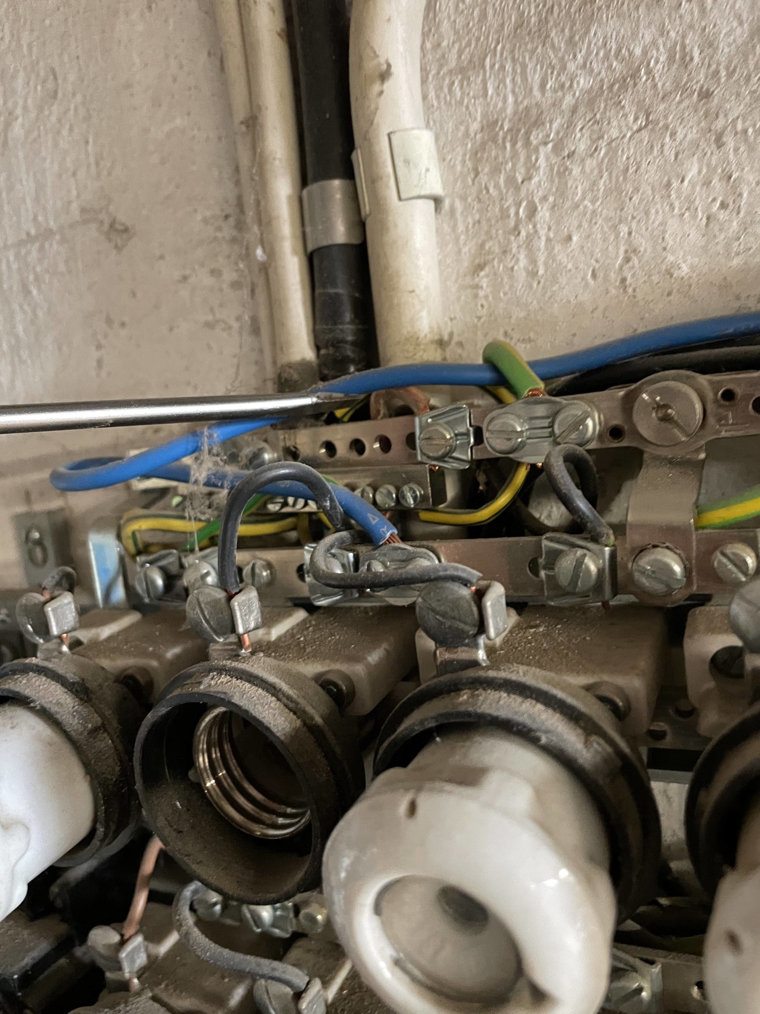 tappar spänning efter proppskåp | Byggahus.se