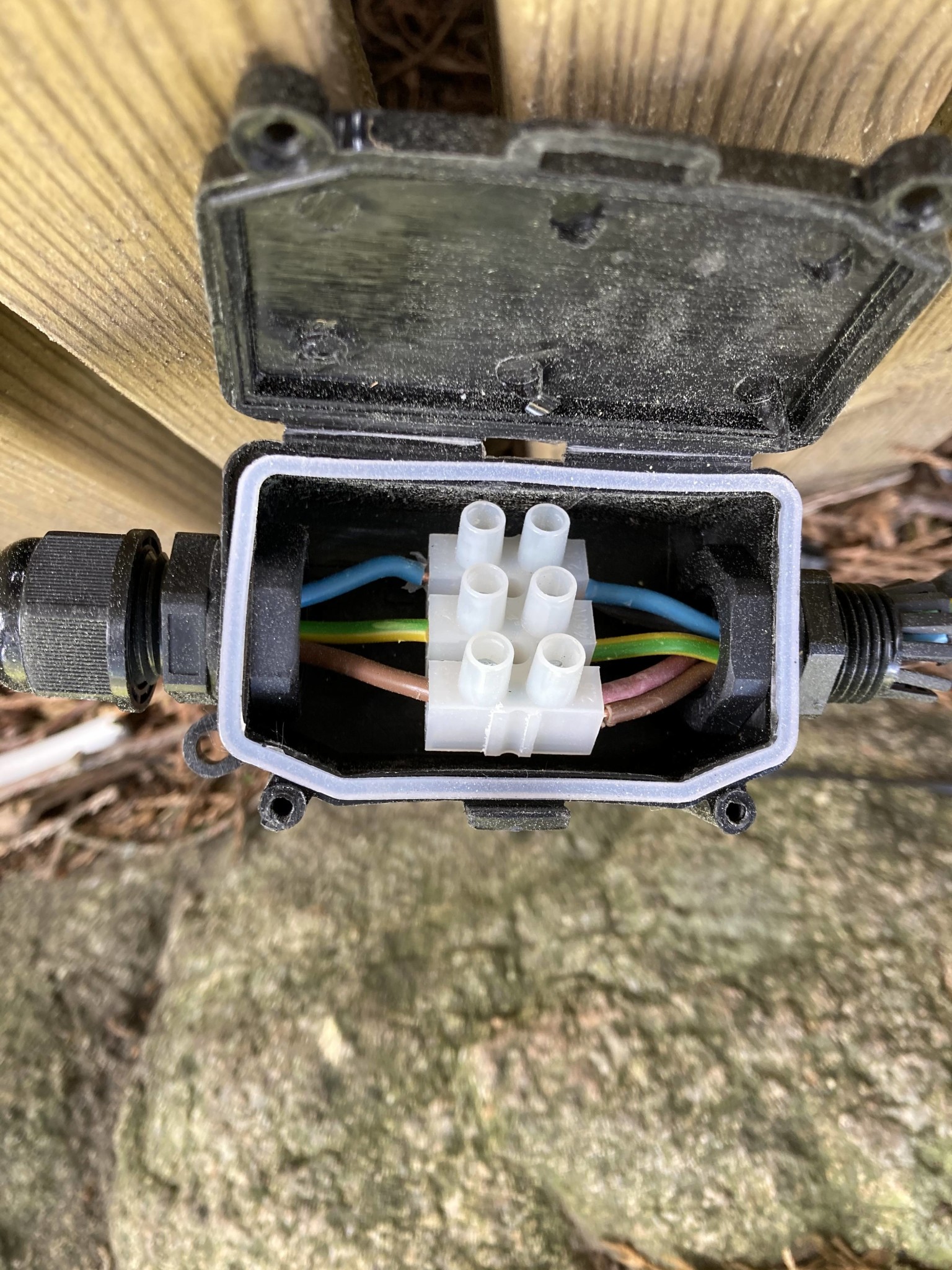 Inkoppling av LED-spots utomhus | Byggahus.se