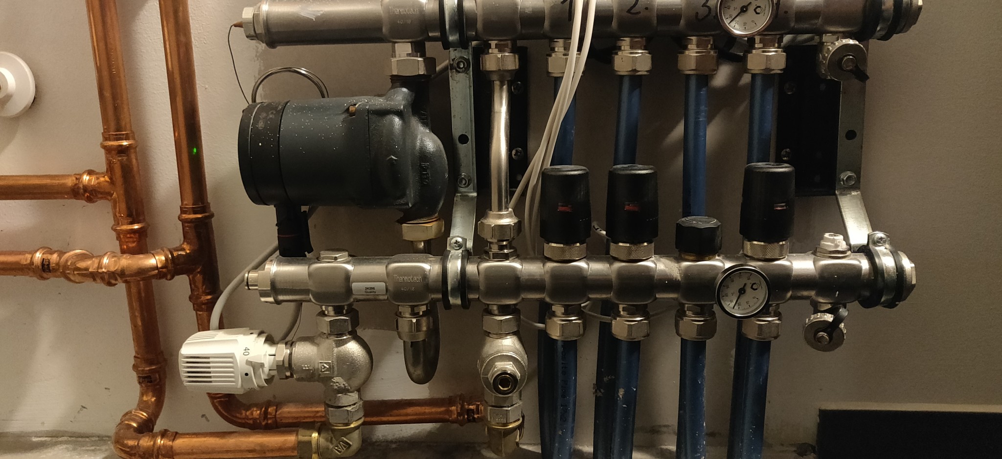 Nibe F730, kalla radiatorer och varmt golv | Byggahus.se