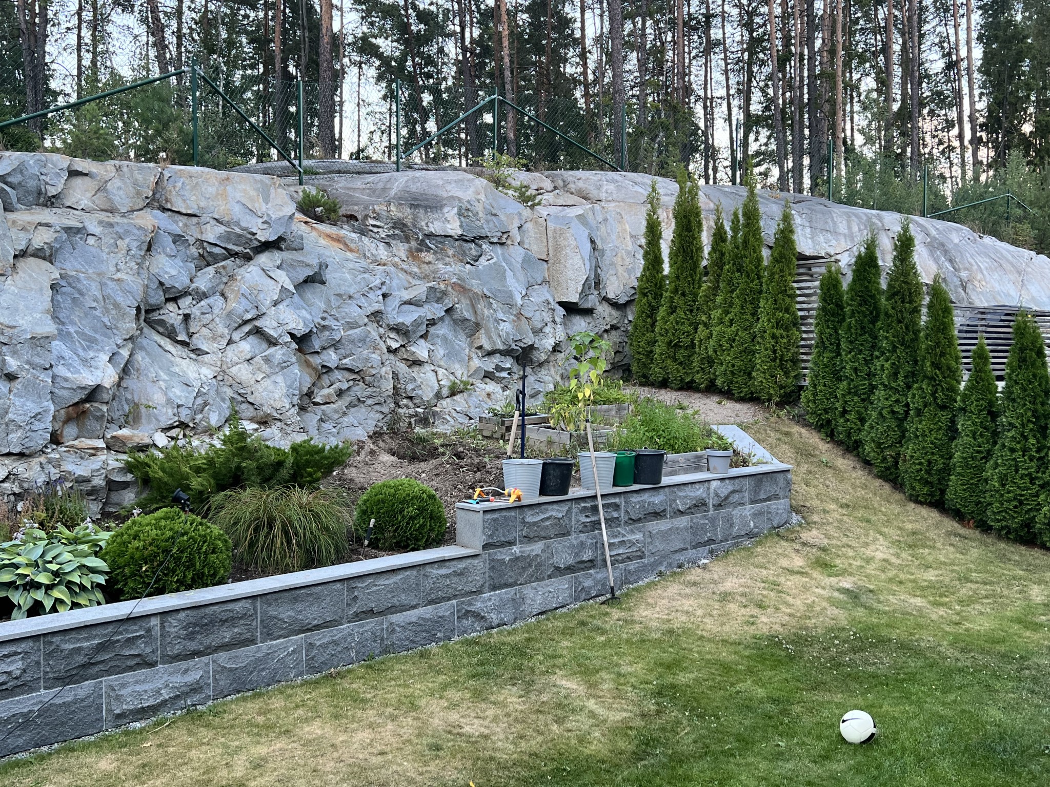 Bygga mur slänt | Byggahus.se