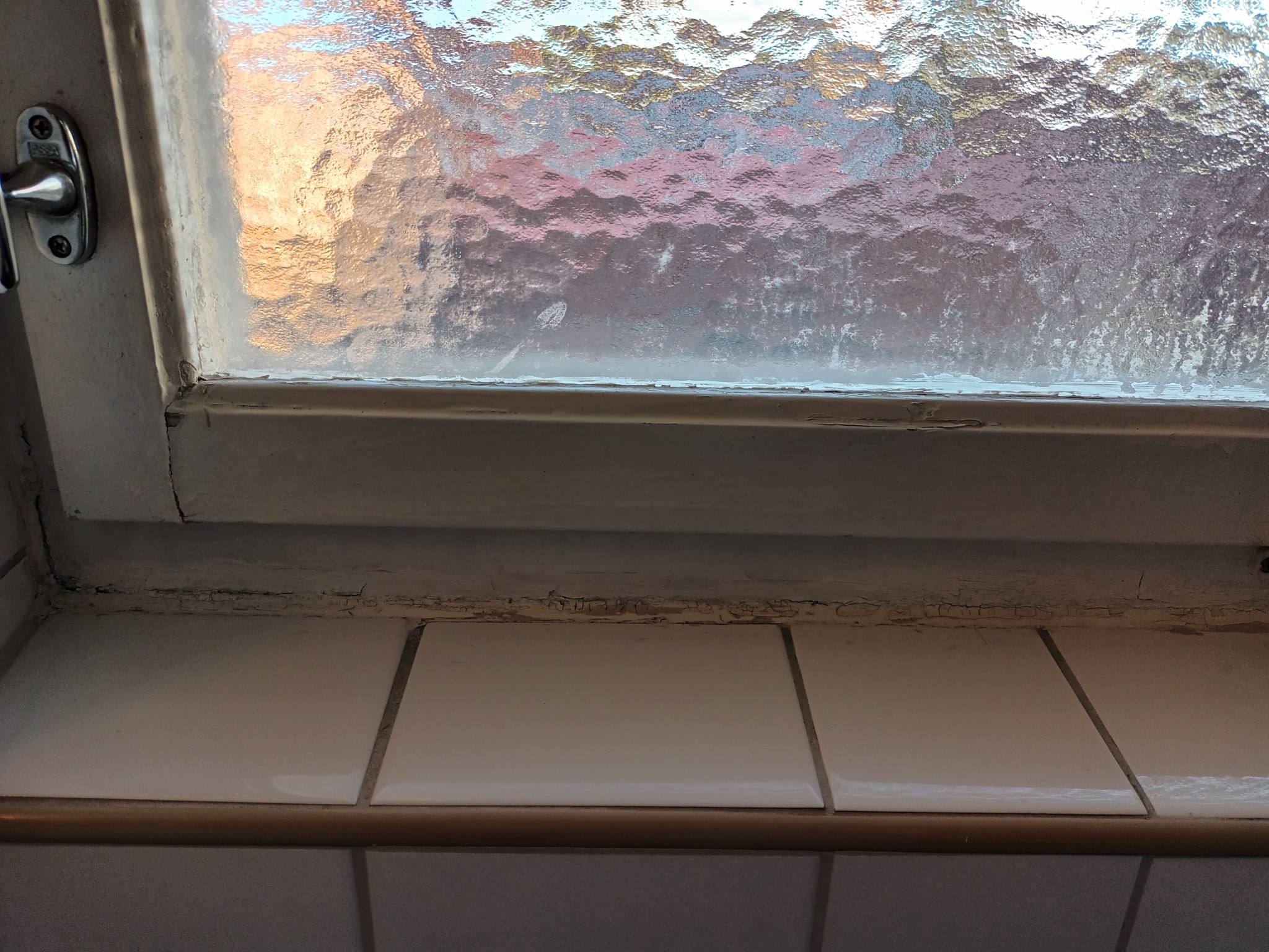 Tips: skrapa fönster och sätta nytt fog i badrum! | Byggahus.se