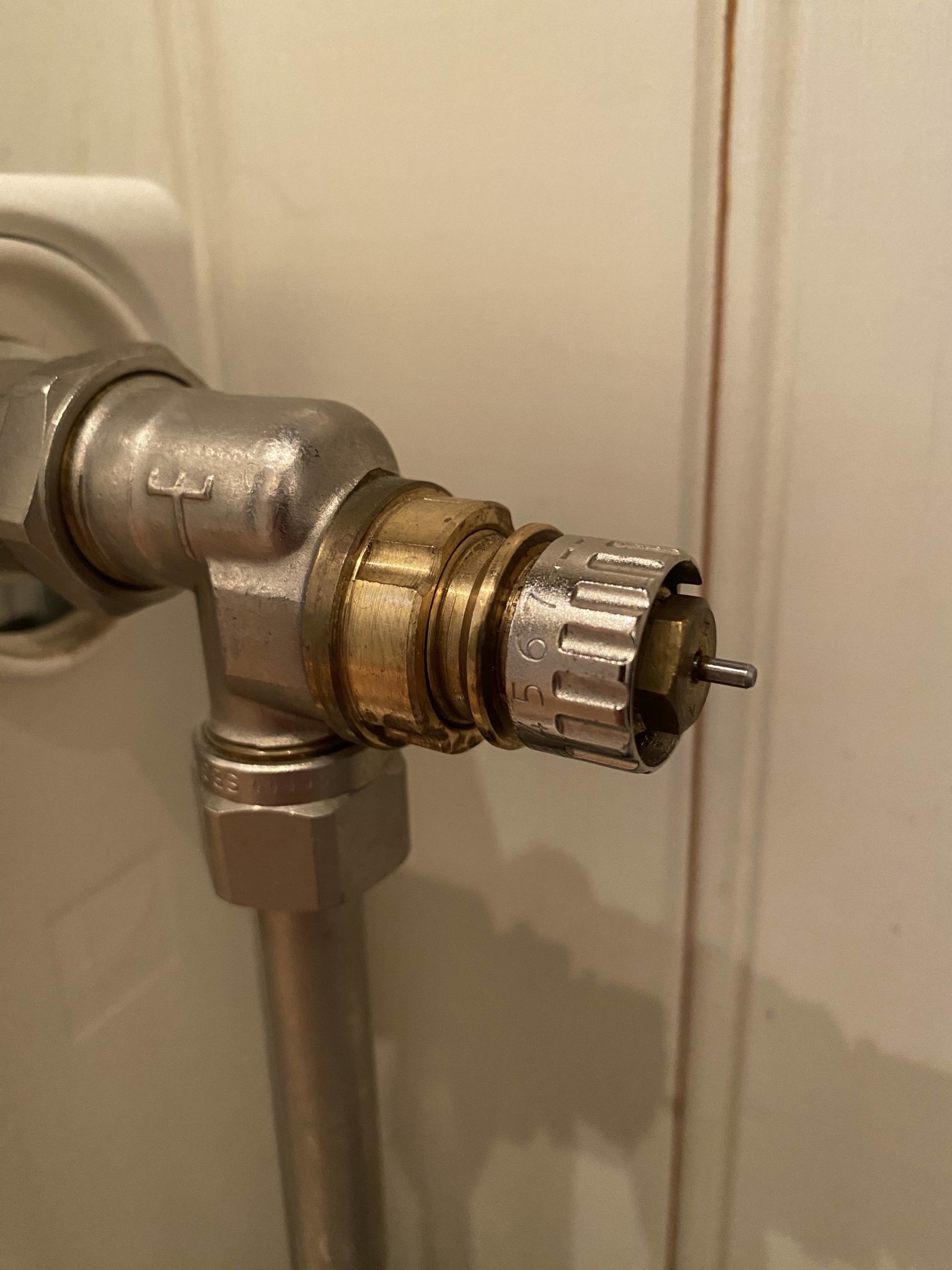 Identifiera ventiler / termostater på radiatorer | Byggahus.se