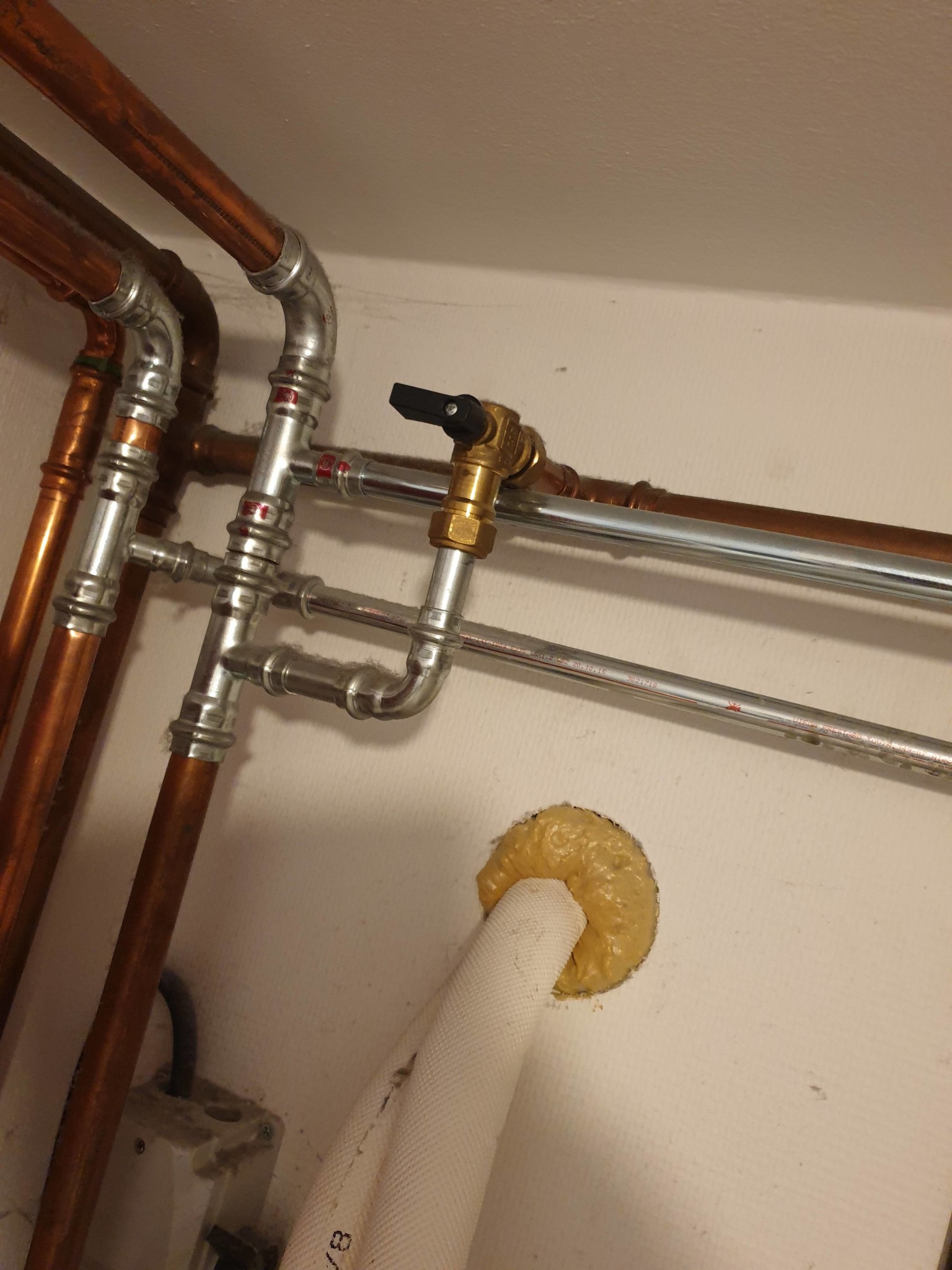 Tillföra vatten i element Nibe split acvm 270 | Byggahus.se