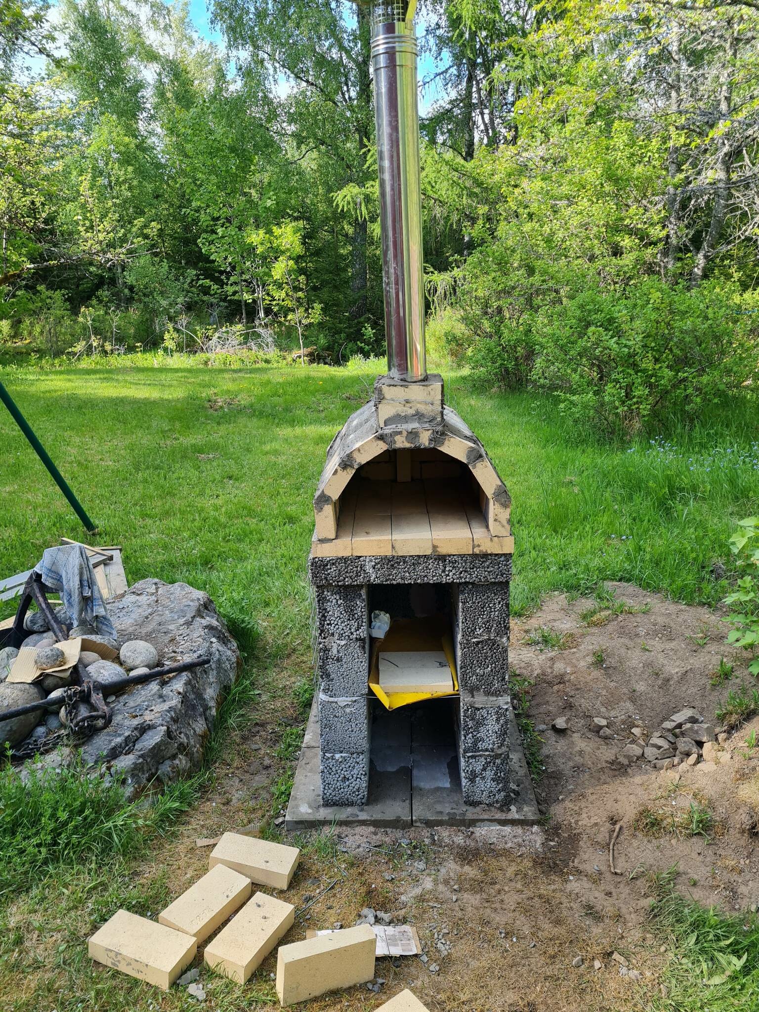 Puts på oisolerad pizzaugn utomhus | Byggahus.se