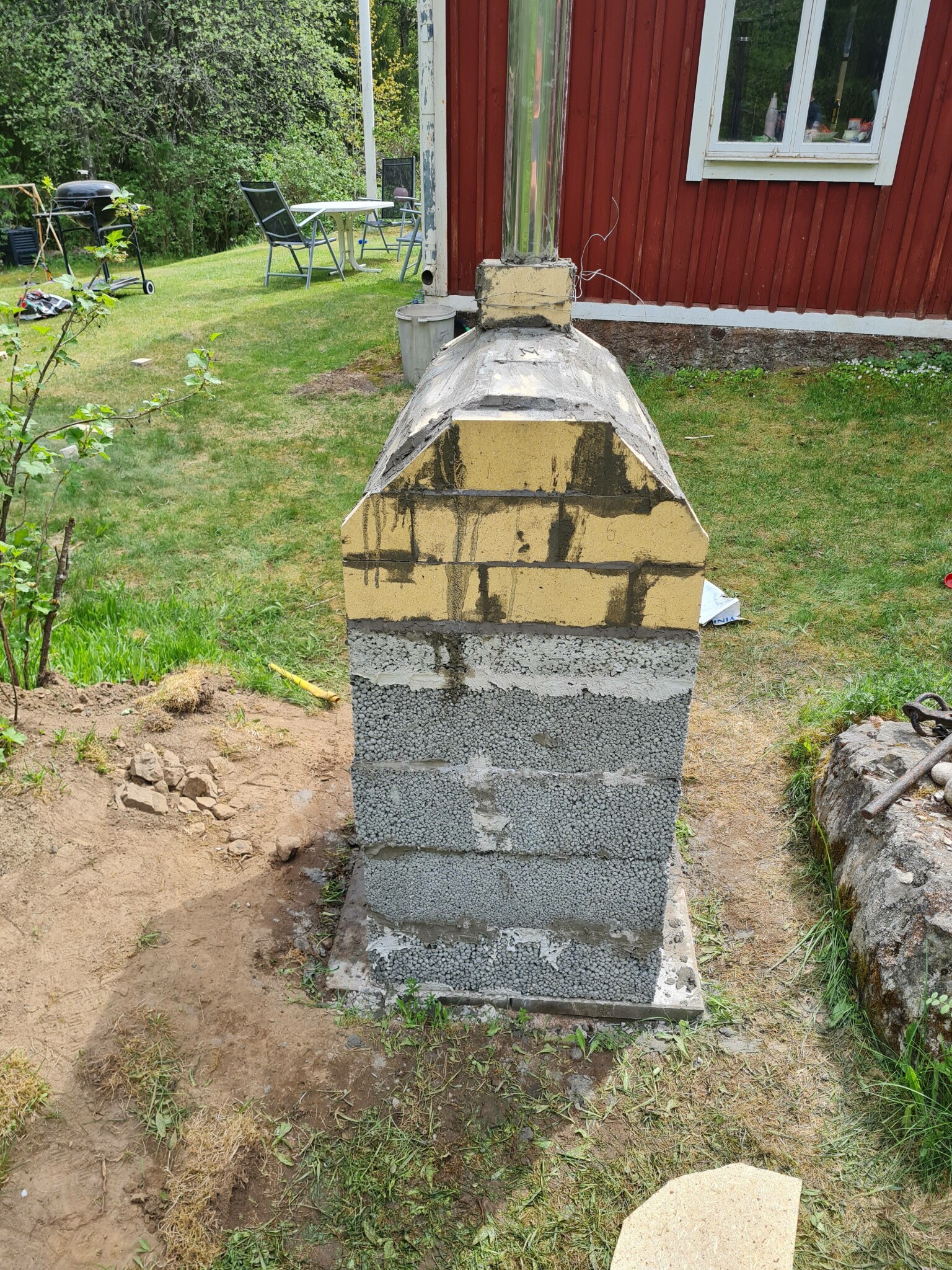 Puts på oisolerad pizzaugn utomhus | Byggahus.se