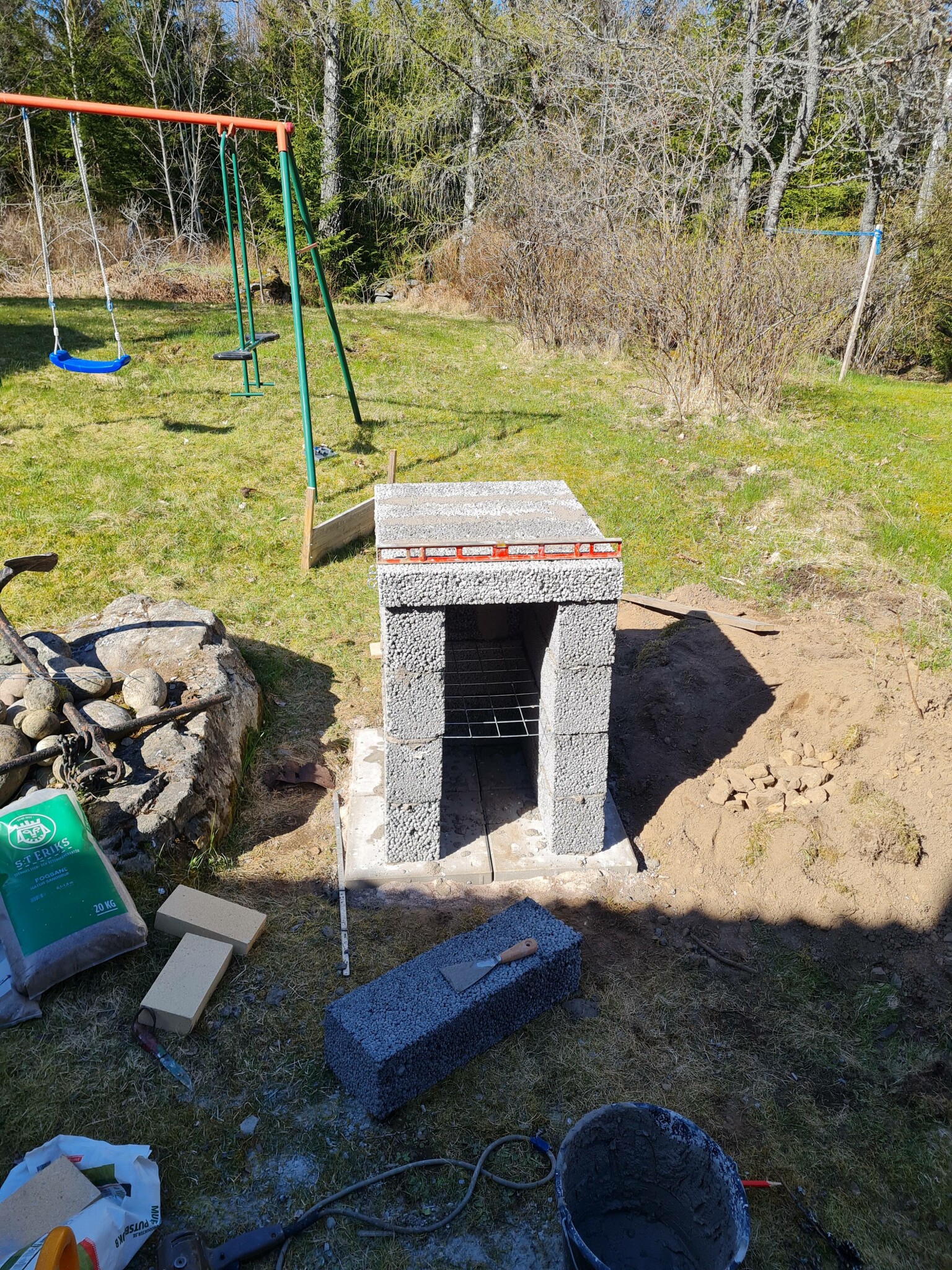 Puts på oisolerad pizzaugn utomhus | Byggahus.se