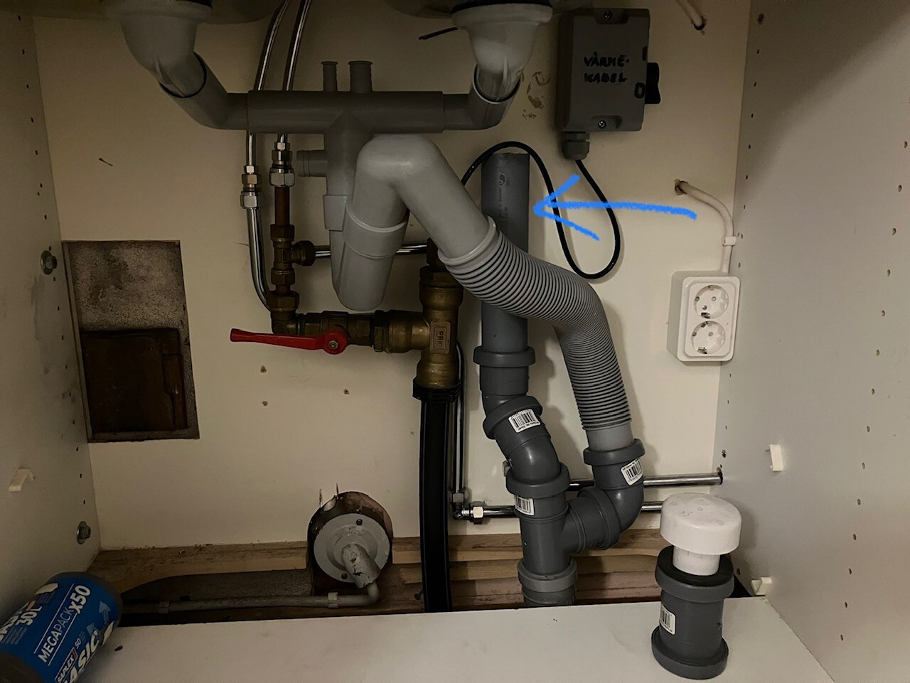 Är detta avloppsventilering? | Byggahus.se