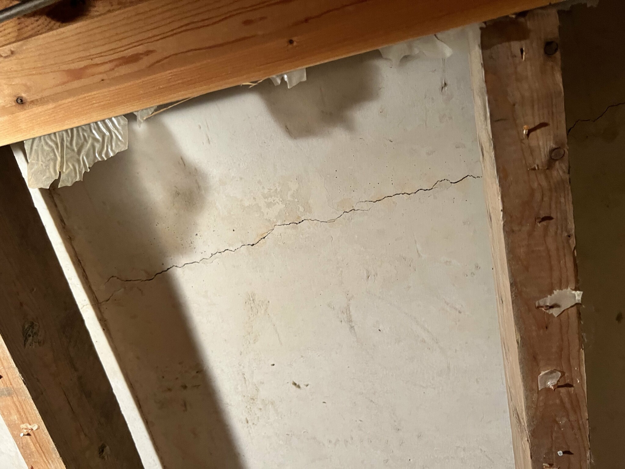 Dolt fel - spricka i betongen i golvet på övervåningen? | Byggahus.se