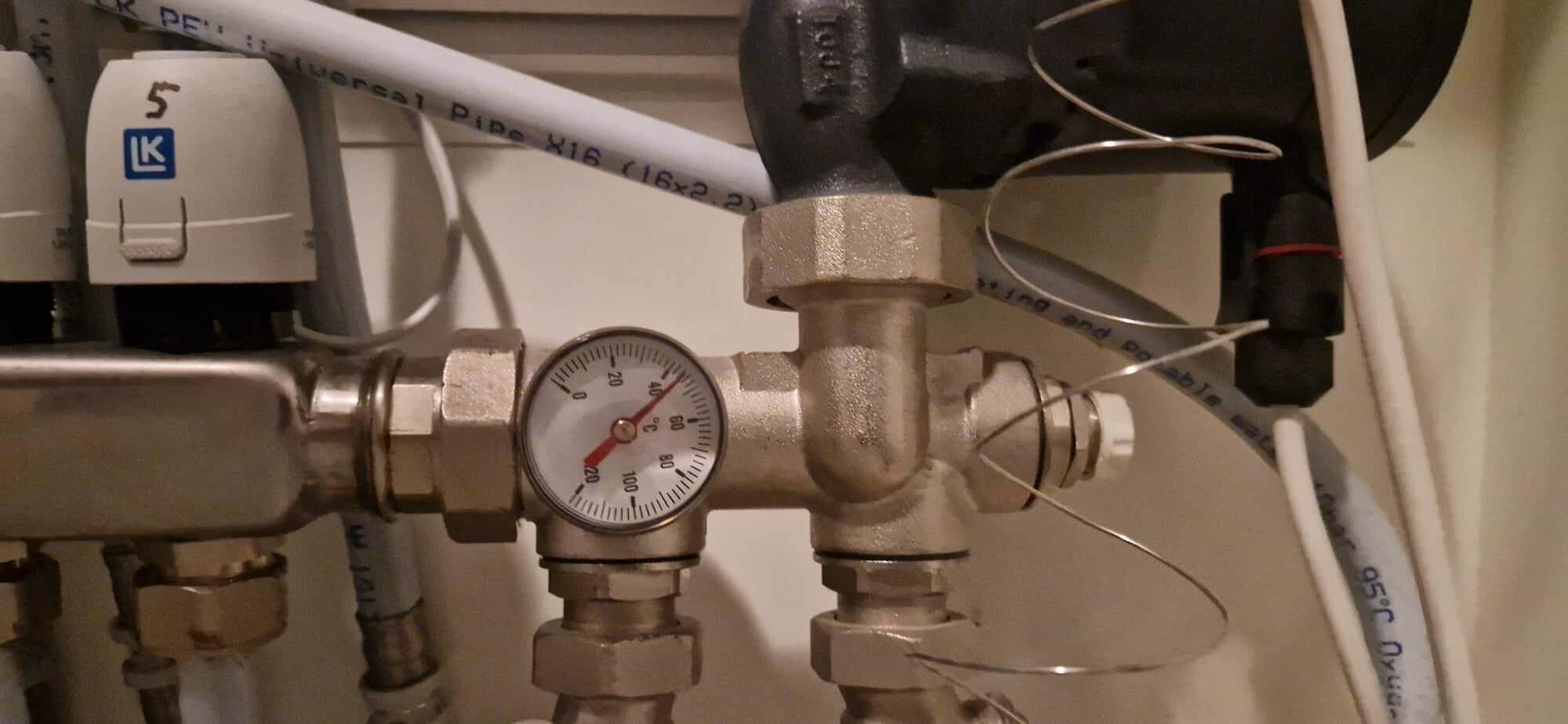 Kall golvvärme i en slinga, vattenburet. | Byggahus.se