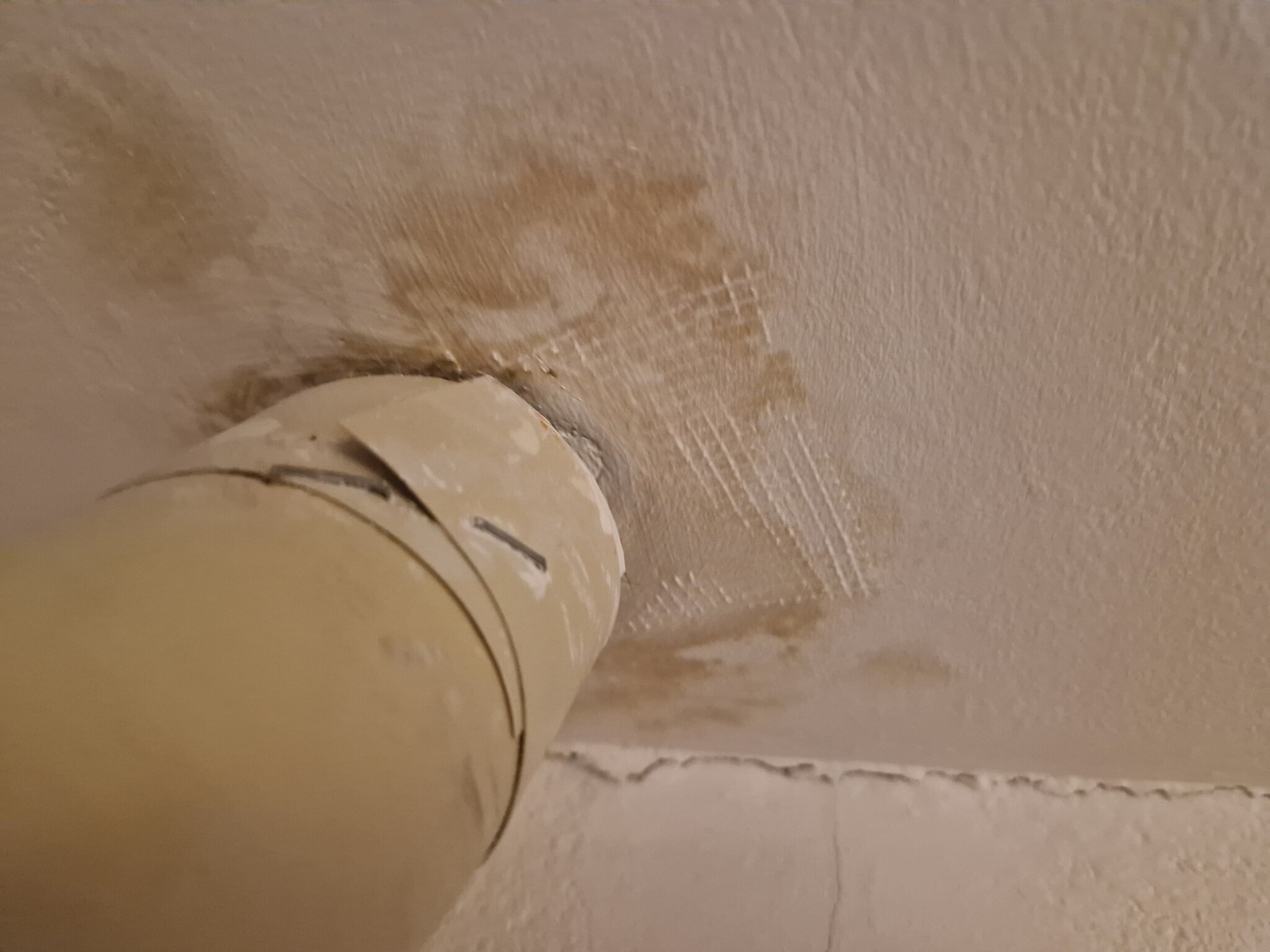 Väggen under trappan rasar ut? | Byggahus.se