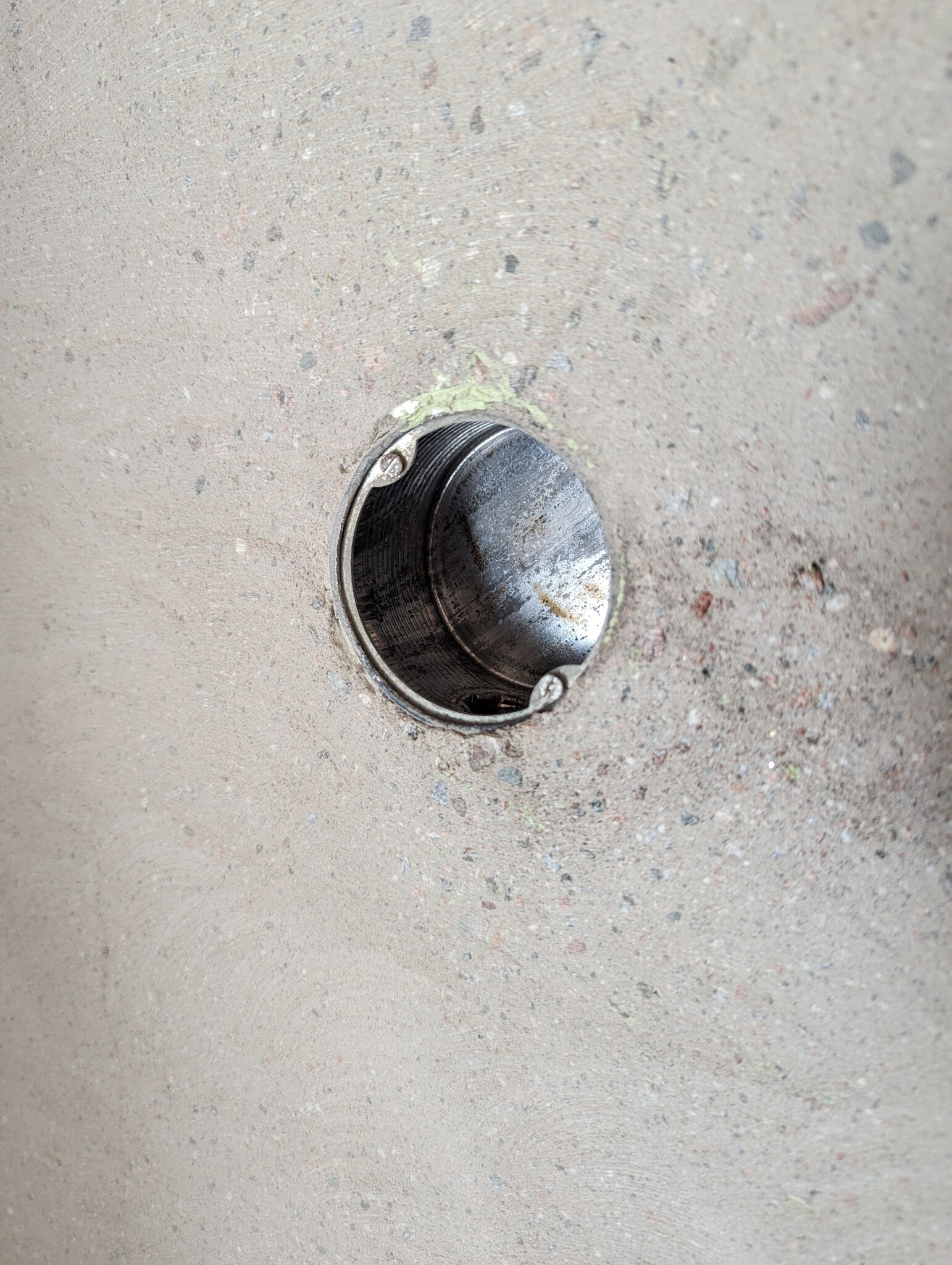 Hur fylla hål i väggen alternativt ta bort gammal elinstallation. | Byggahus.se