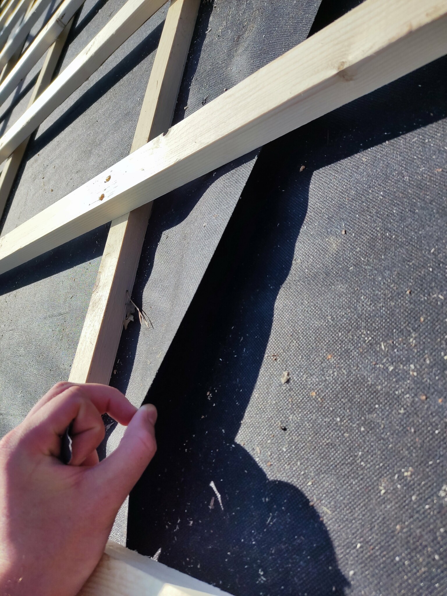 Nytt tak: slagna och spruckna vindskivor | Byggahus.se