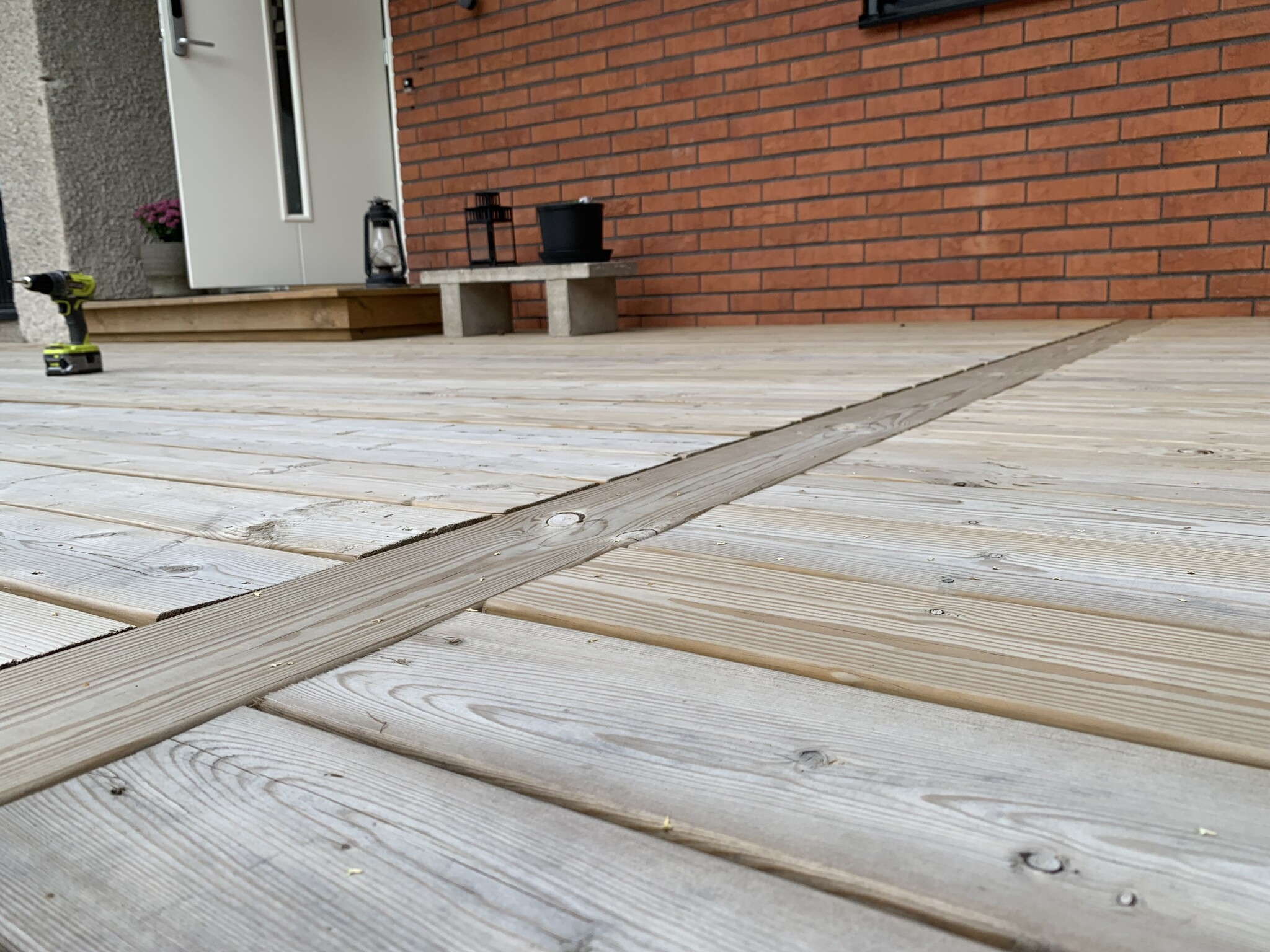 Trall som reser sig, altan byggd 2021? | Byggahus.se