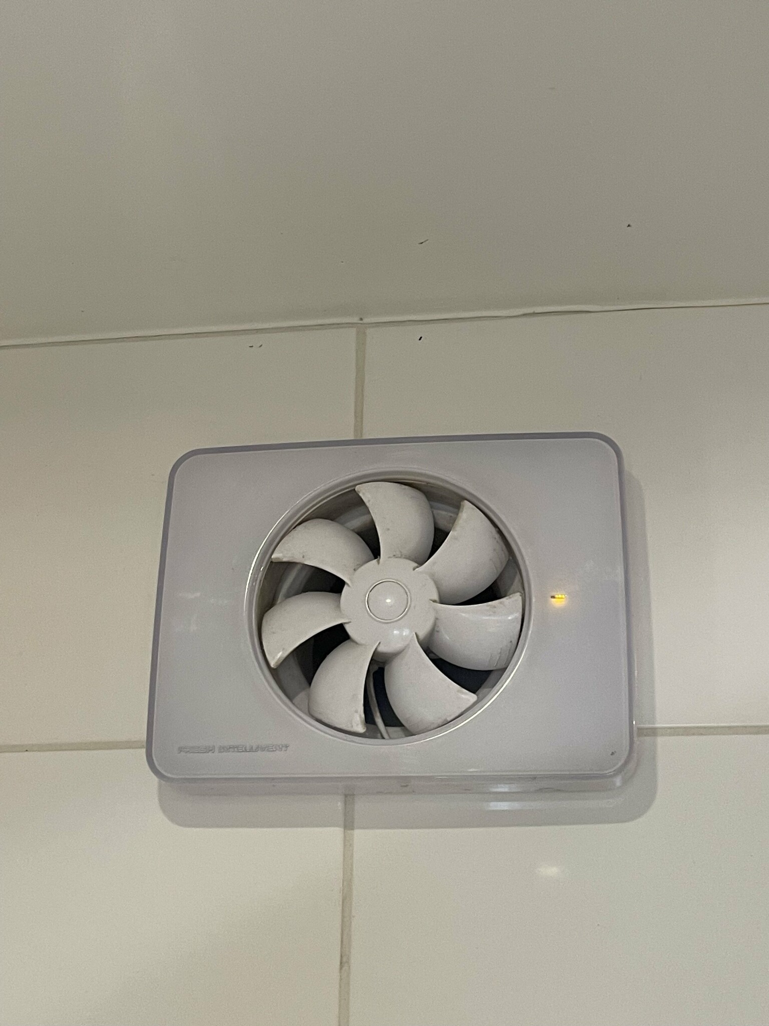 Fresh Intellivent - lyser men snurrar ej. | Byggahus.se