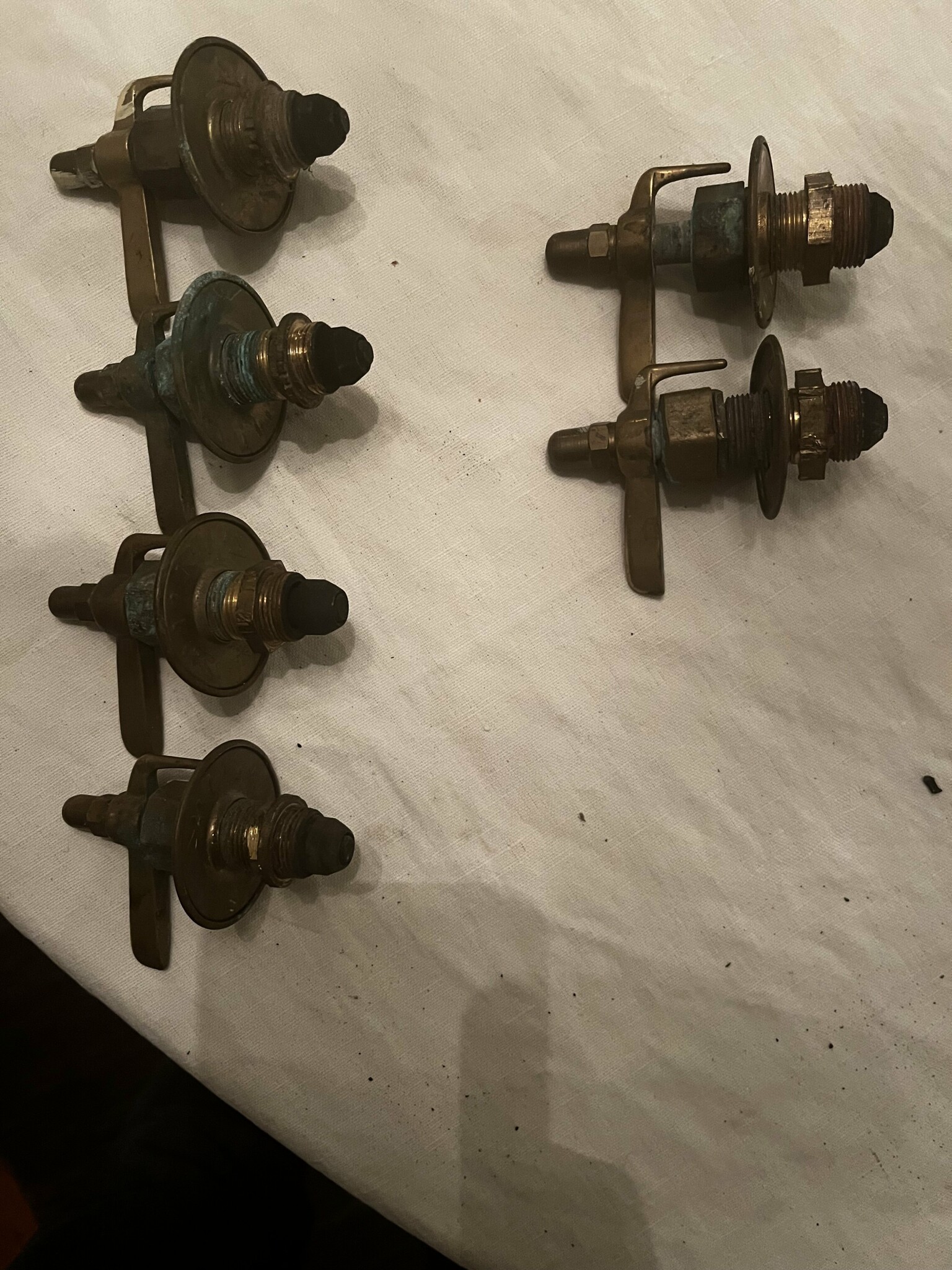 Hjälp identifiera ventilhus till äldre slottsvred | Byggahus.se