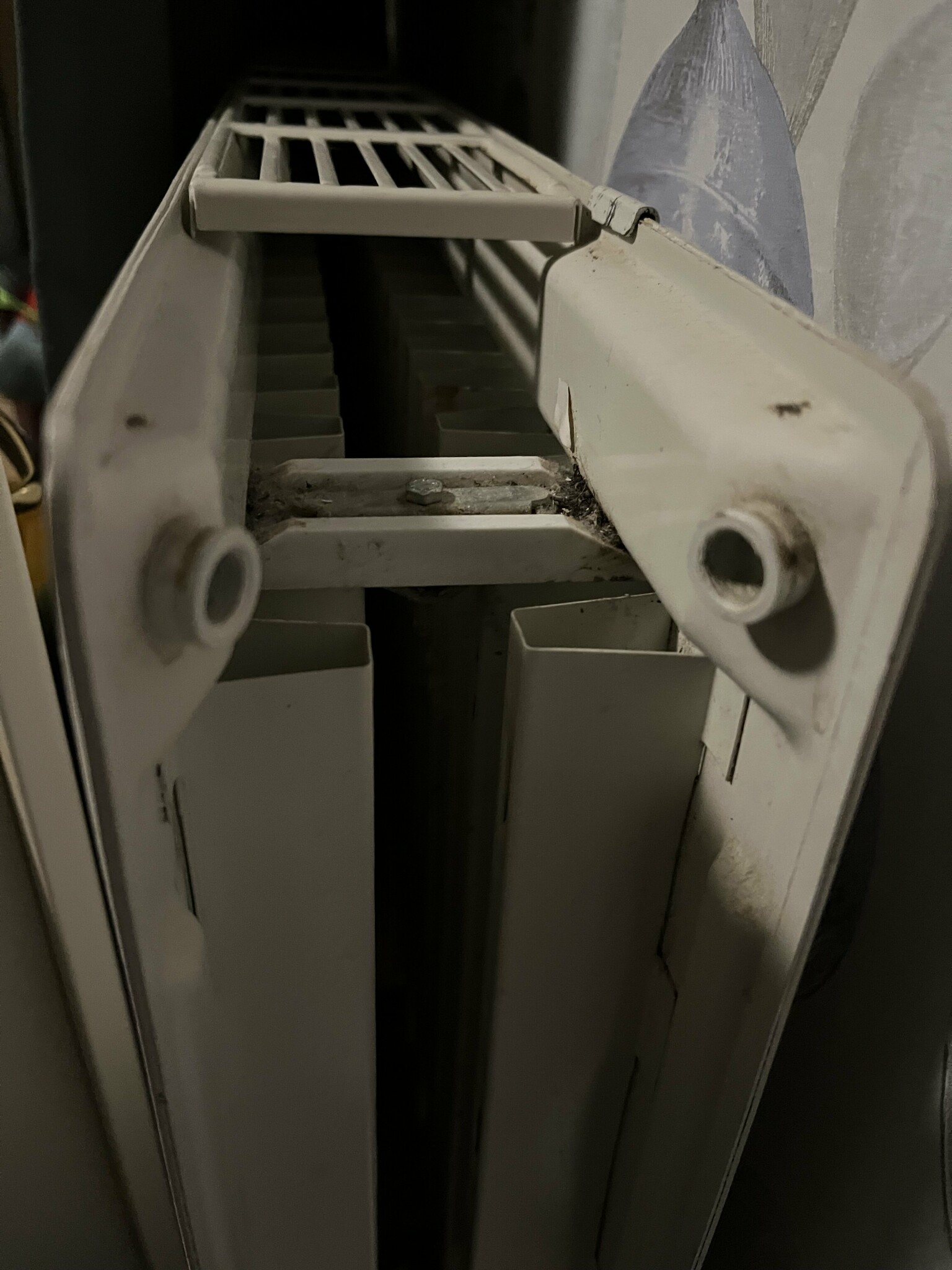 Luftningsventil på radiator på undersidan | Byggahus.se