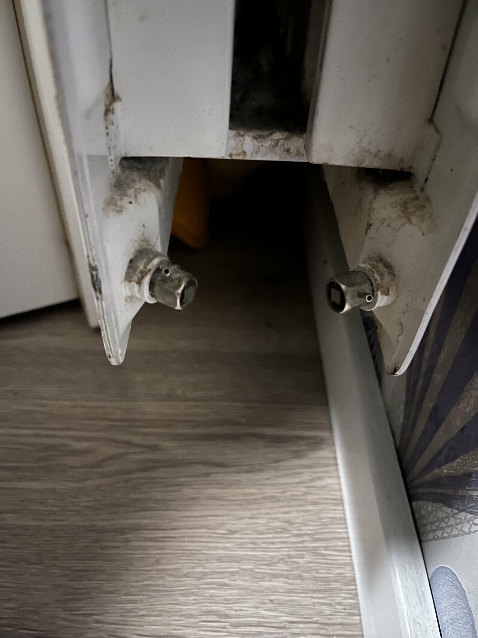 Luftningsventil på radiator på undersidan | Byggahus.se