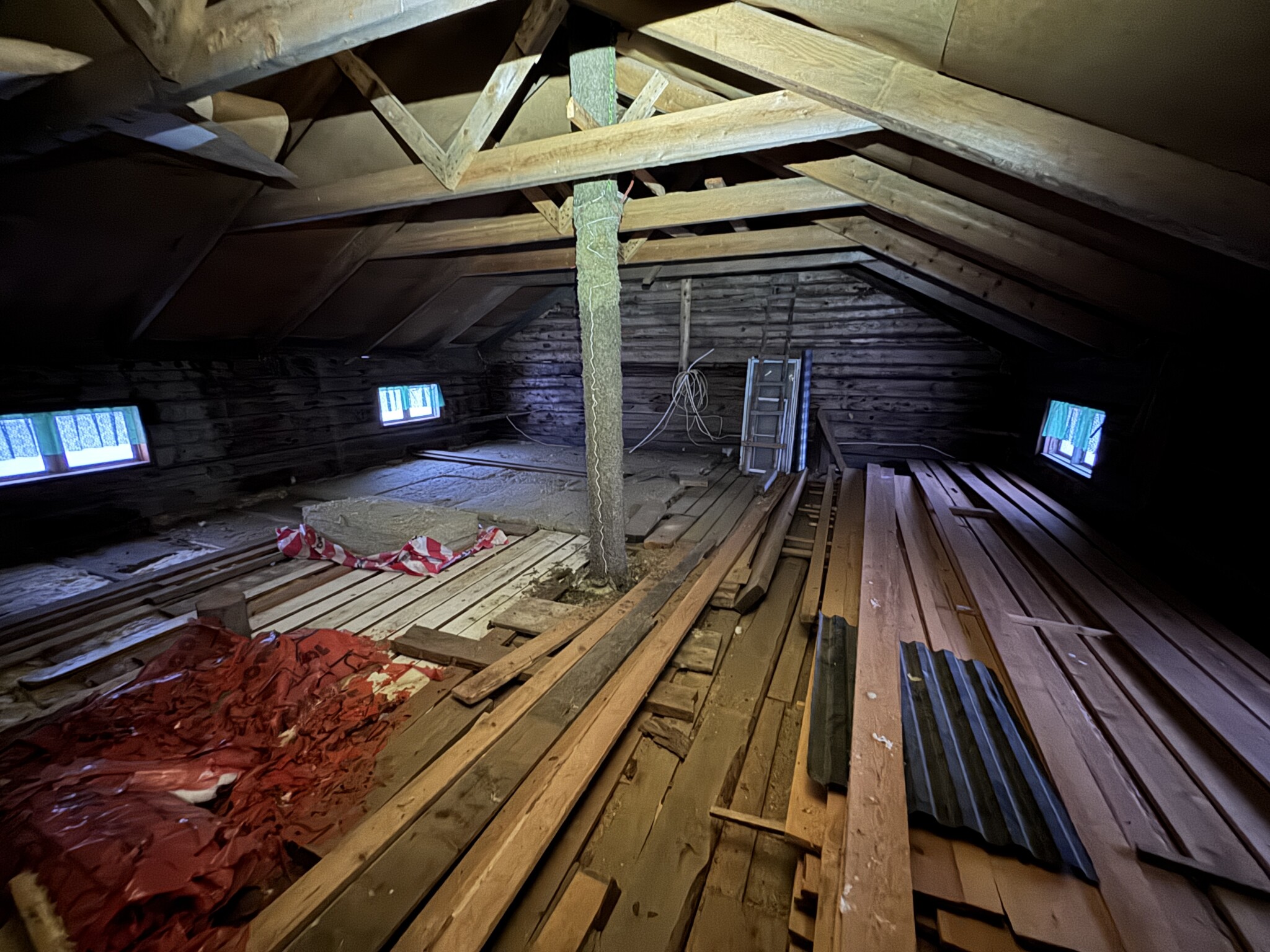 Inreda ovanvåning- Isolera tak med underlagstak i masonit | Byggahus.se