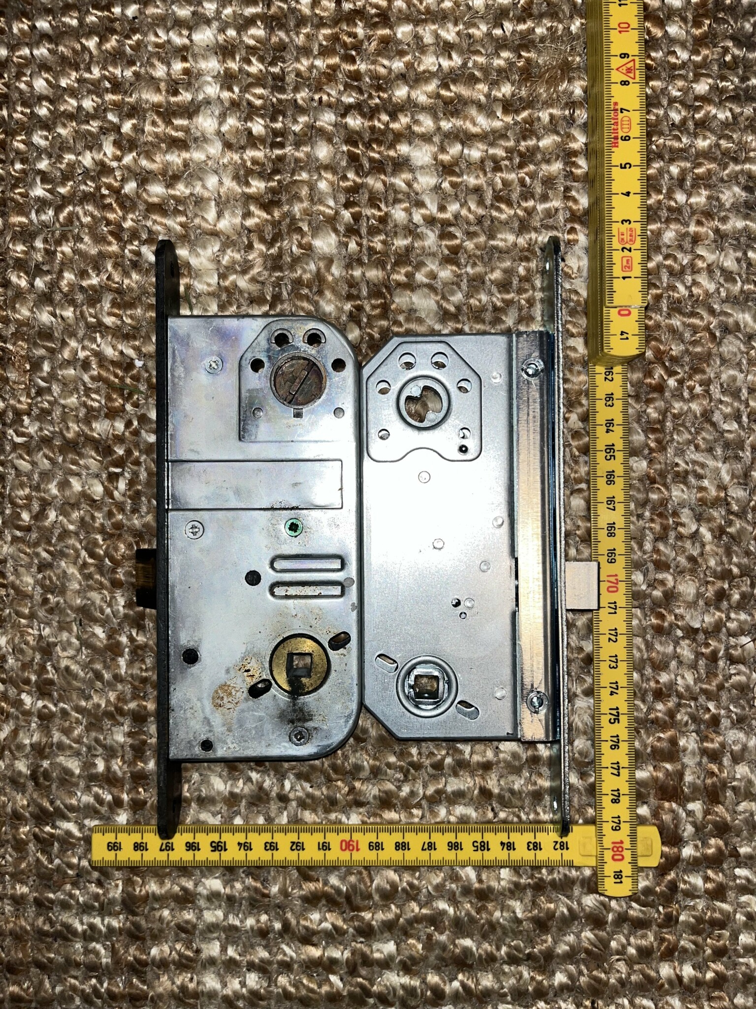 Byte låshus, cylinder mm | Byggahus.se