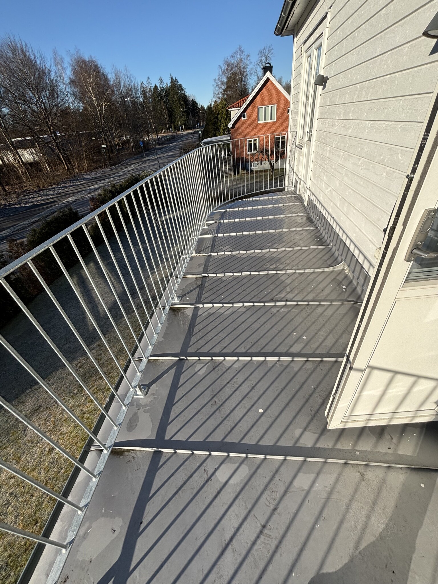 Balkonggolv på falsat plåttak | Byggahus.se