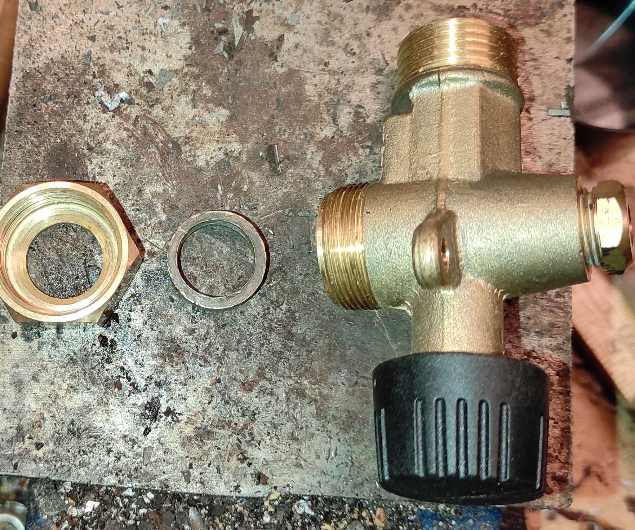 Läckande hydrofor, vattenståndställ läcker | Byggahus.se