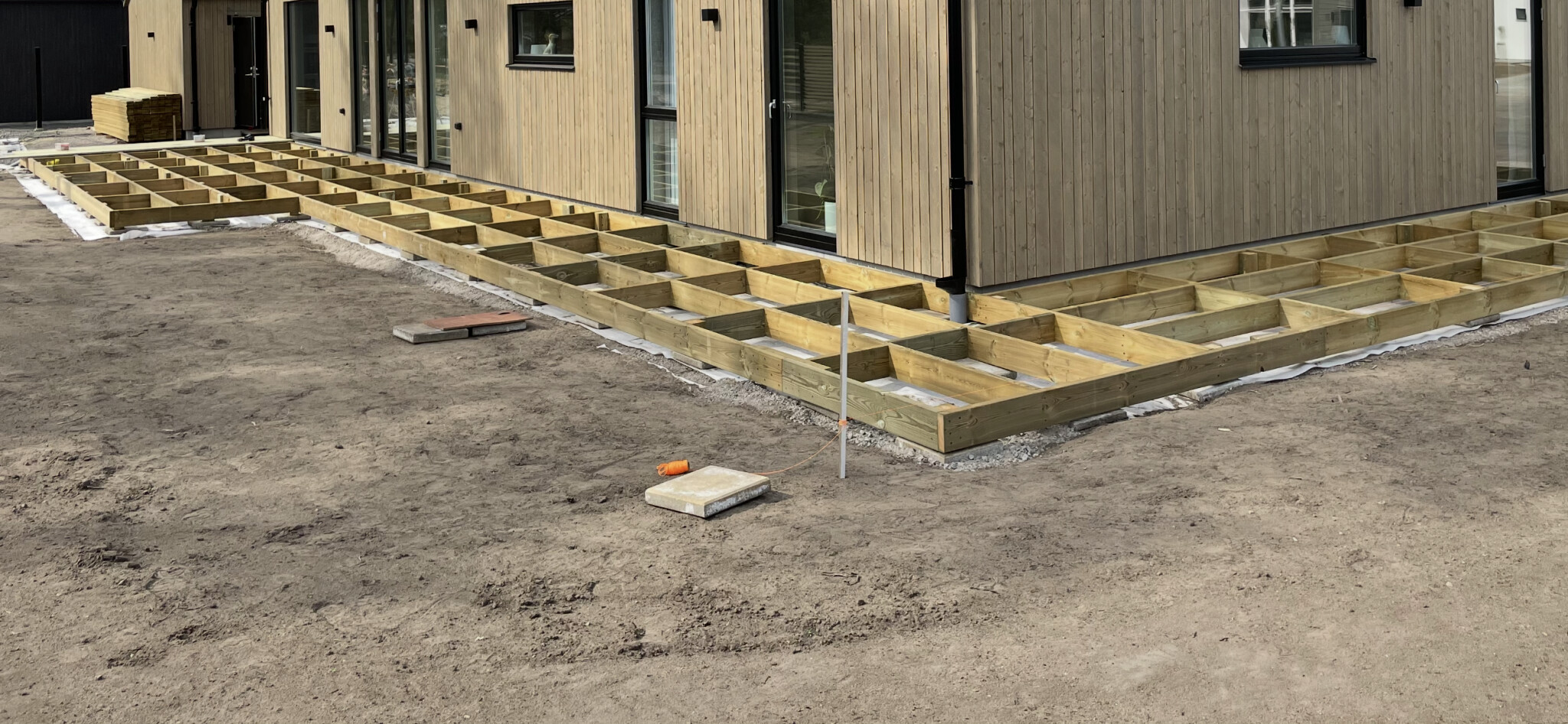 Hur bygger man ett trädäck i marknivå? | Sida 2 | Byggahus.se