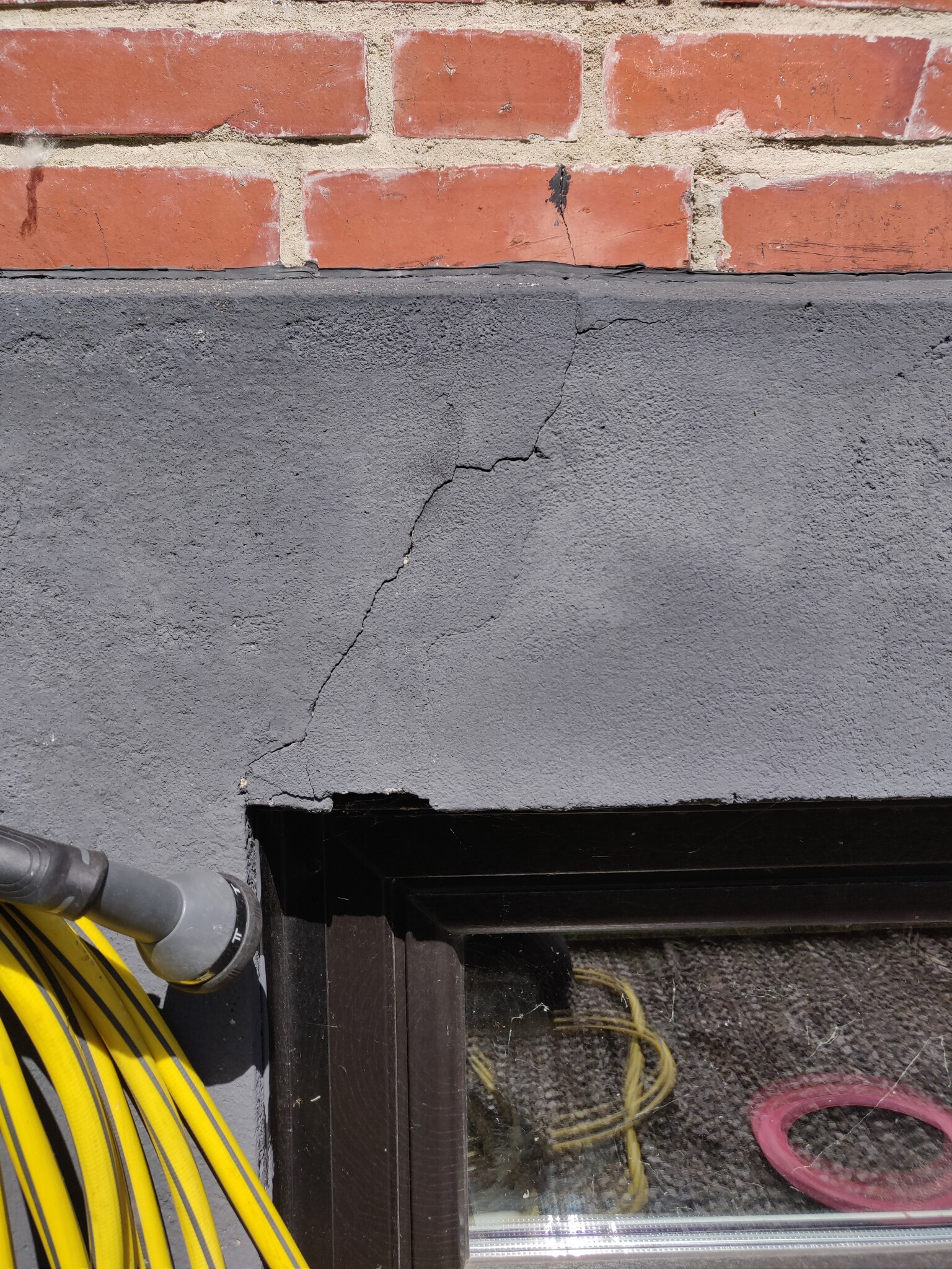 Reparera spricka i fasaden, natursten och puts | Byggahus.se